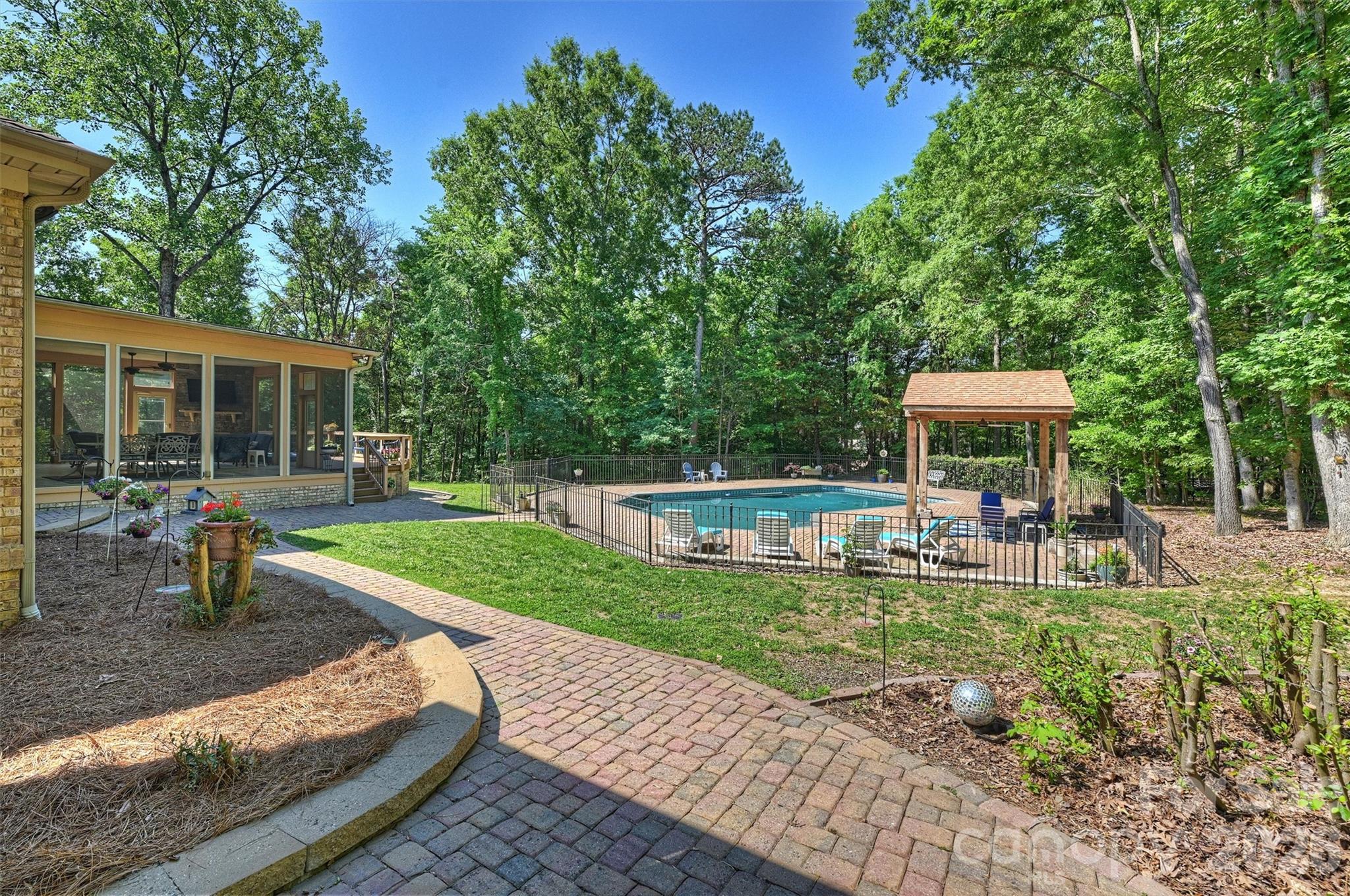 Photo 40 of 3301 Providence Plantation Lane, Charlotte, NC