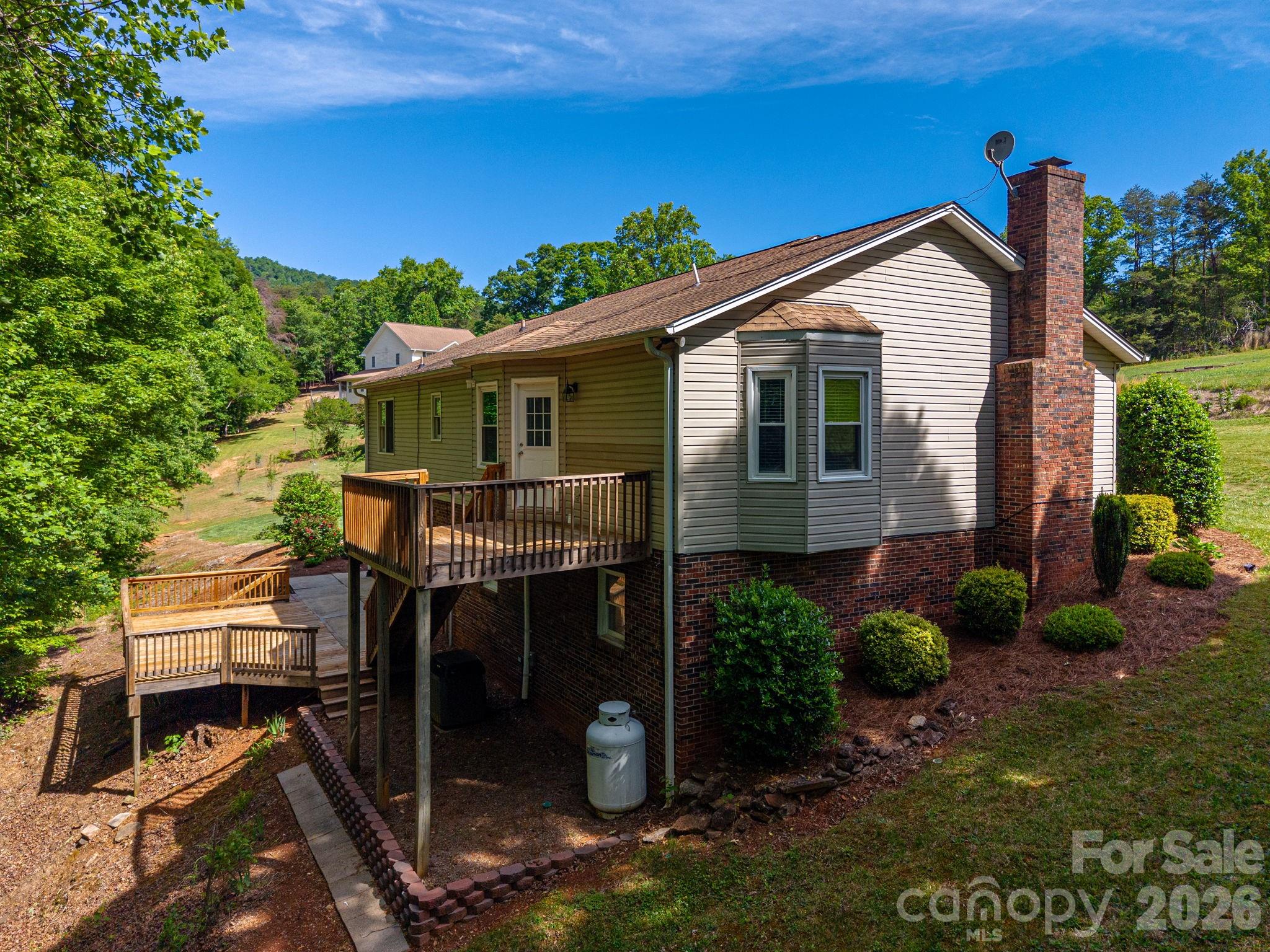 6097 Tuckborough Road, Hickory, NC - photo 37 of 48
