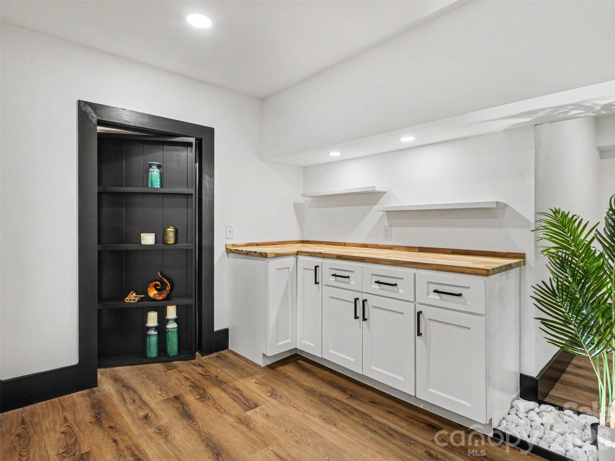 Photo 38 of 1831 Elizabeth Oaks Avenue, Charlotte, NC