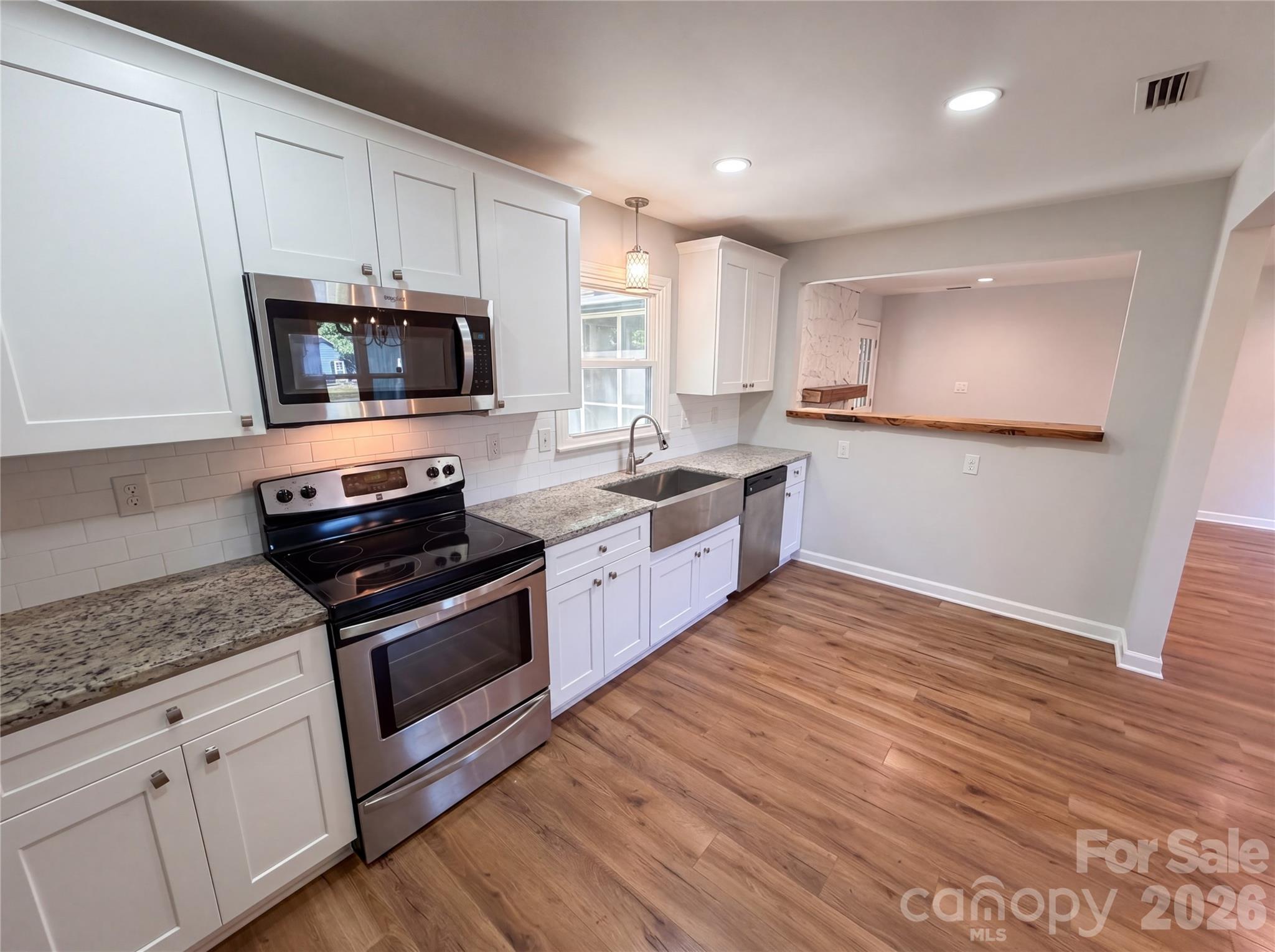 Photo 7 of 4554 Strangford Avenue, Charlotte, NC