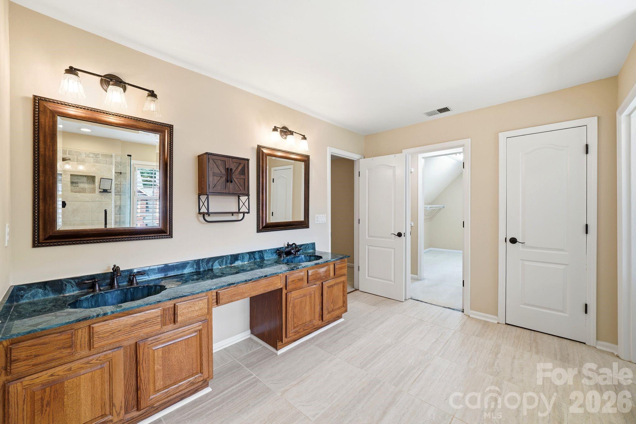 Home for sale at 6821 Hollow Oak Drive, Charlotte, NC — photo 27 of 38