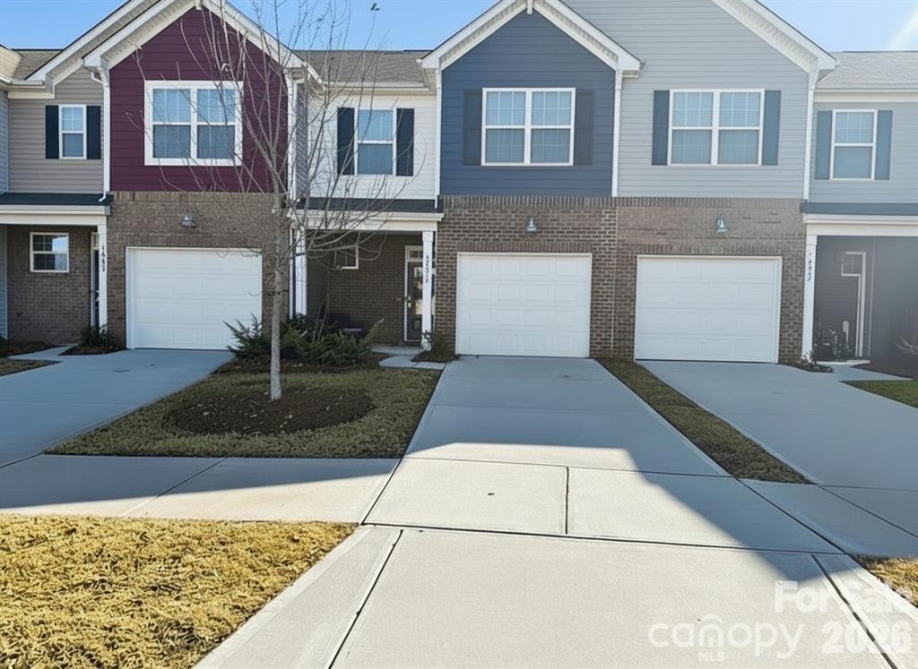 Home for sale at 14013 Castle Nook Drive, Charlotte, NC — photo 1 of 29
