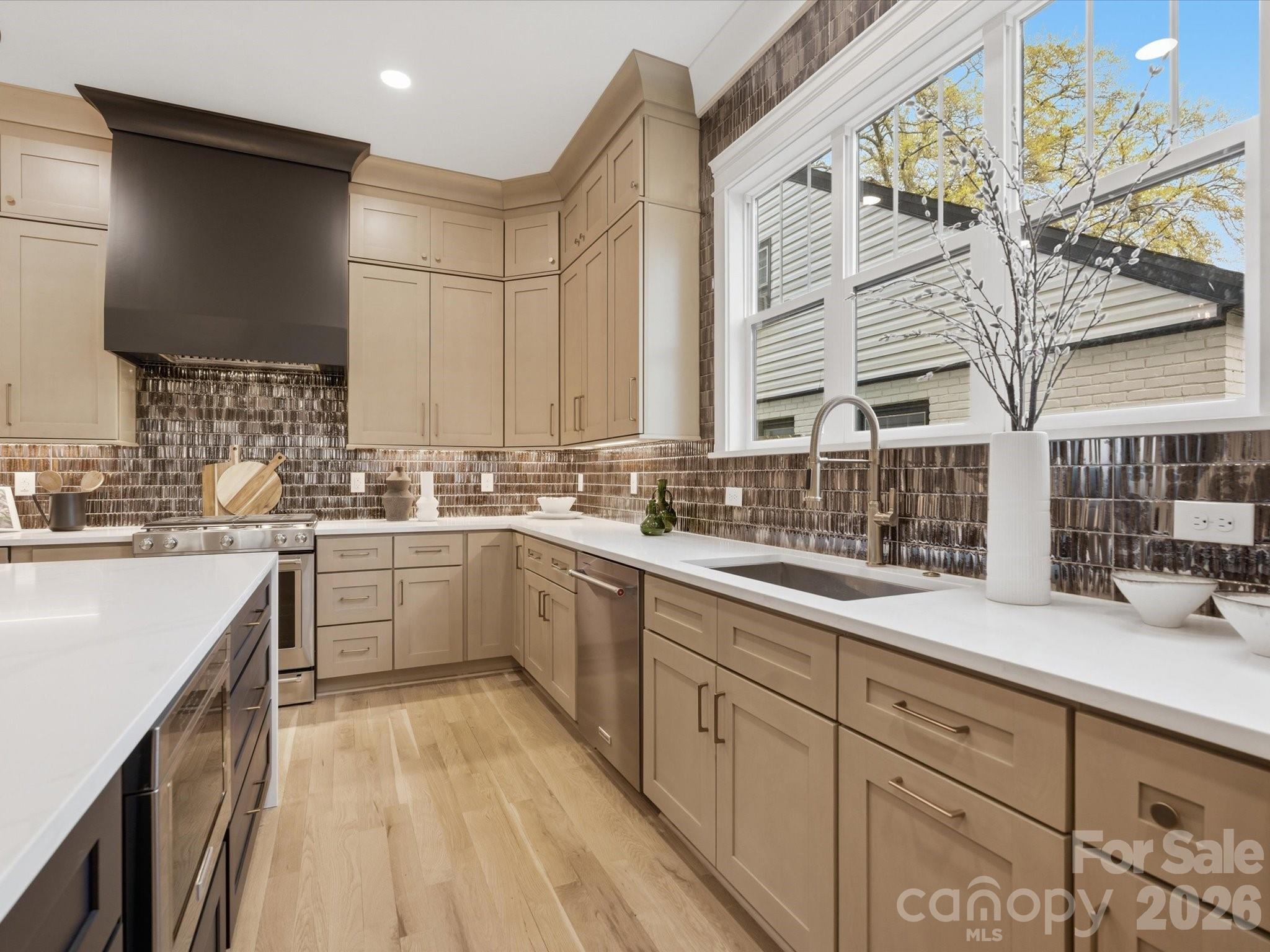 431 W Peterson Drive, Charlotte, NC - photo 3 of 49