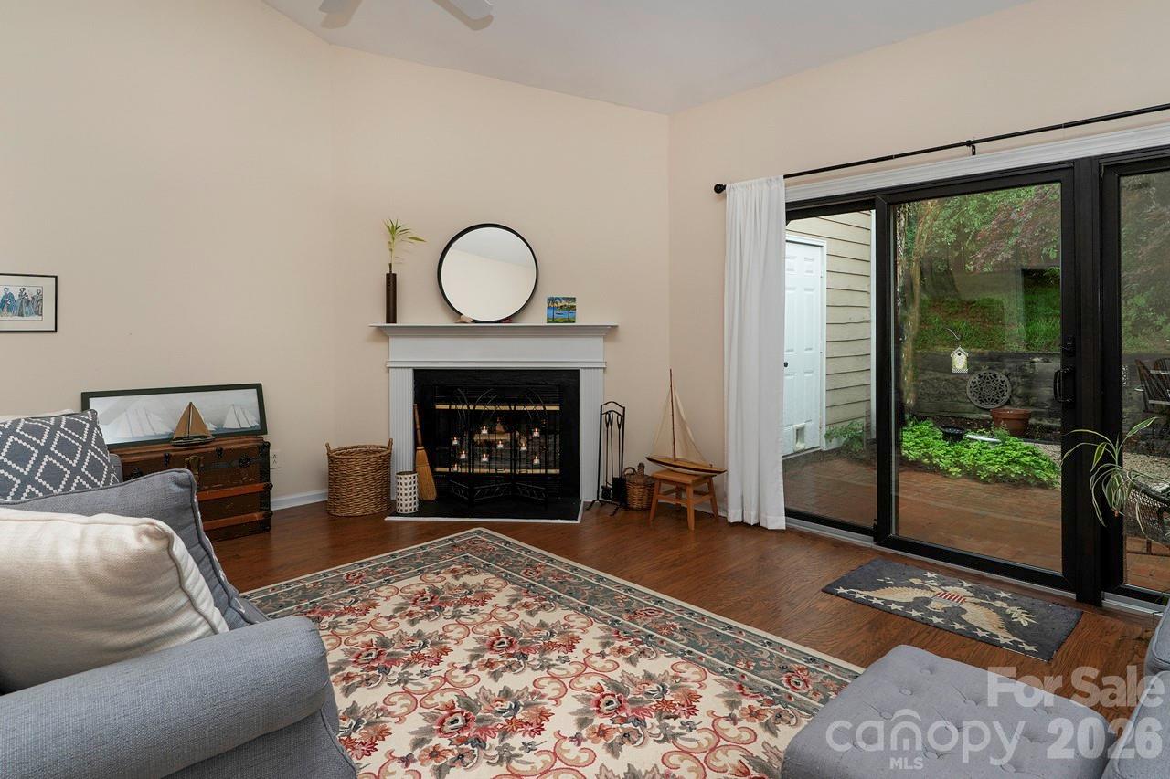 Photo 3 of 5935 Fitzwilliams Lane, Charlotte, NC