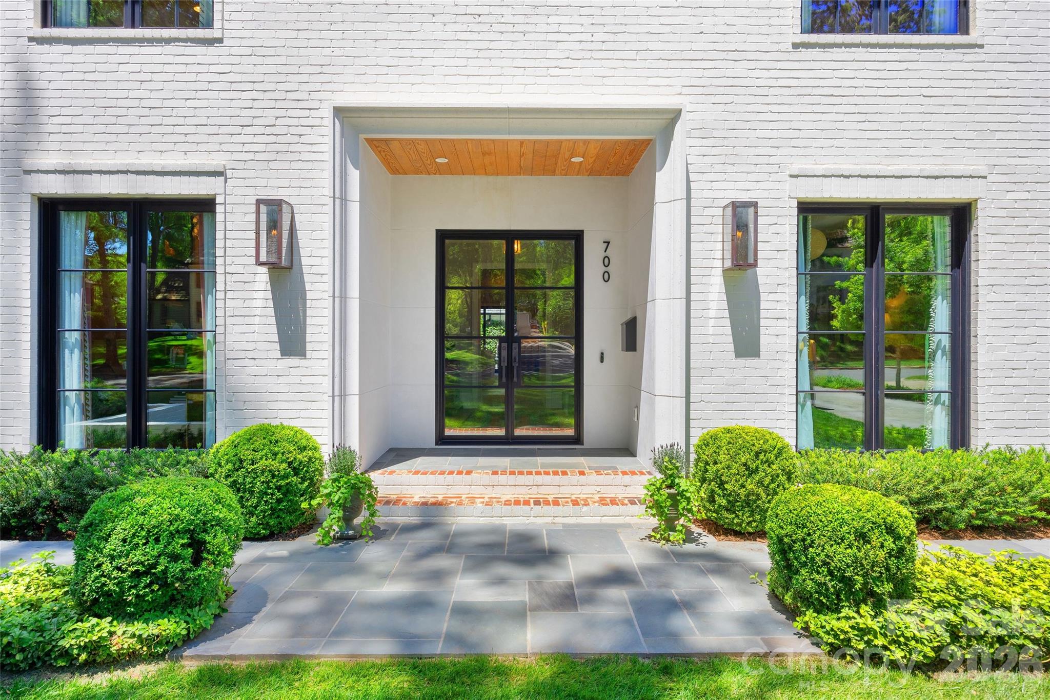 700 Cherokee Road, Charlotte, NC - photo 4 of 49