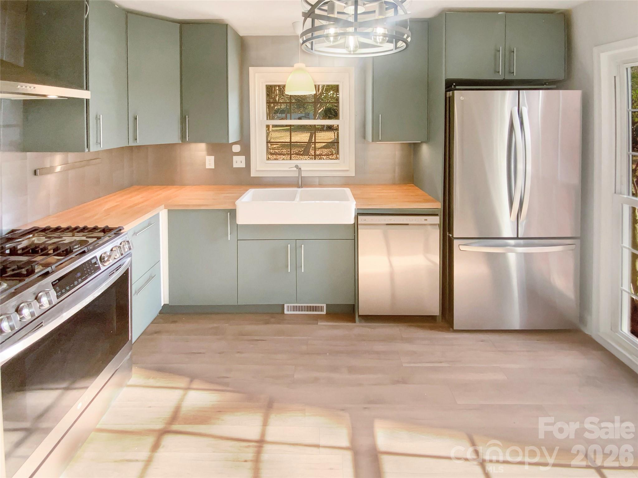 Photo 4 of 4661 Easthaven Drive, Charlotte, NC