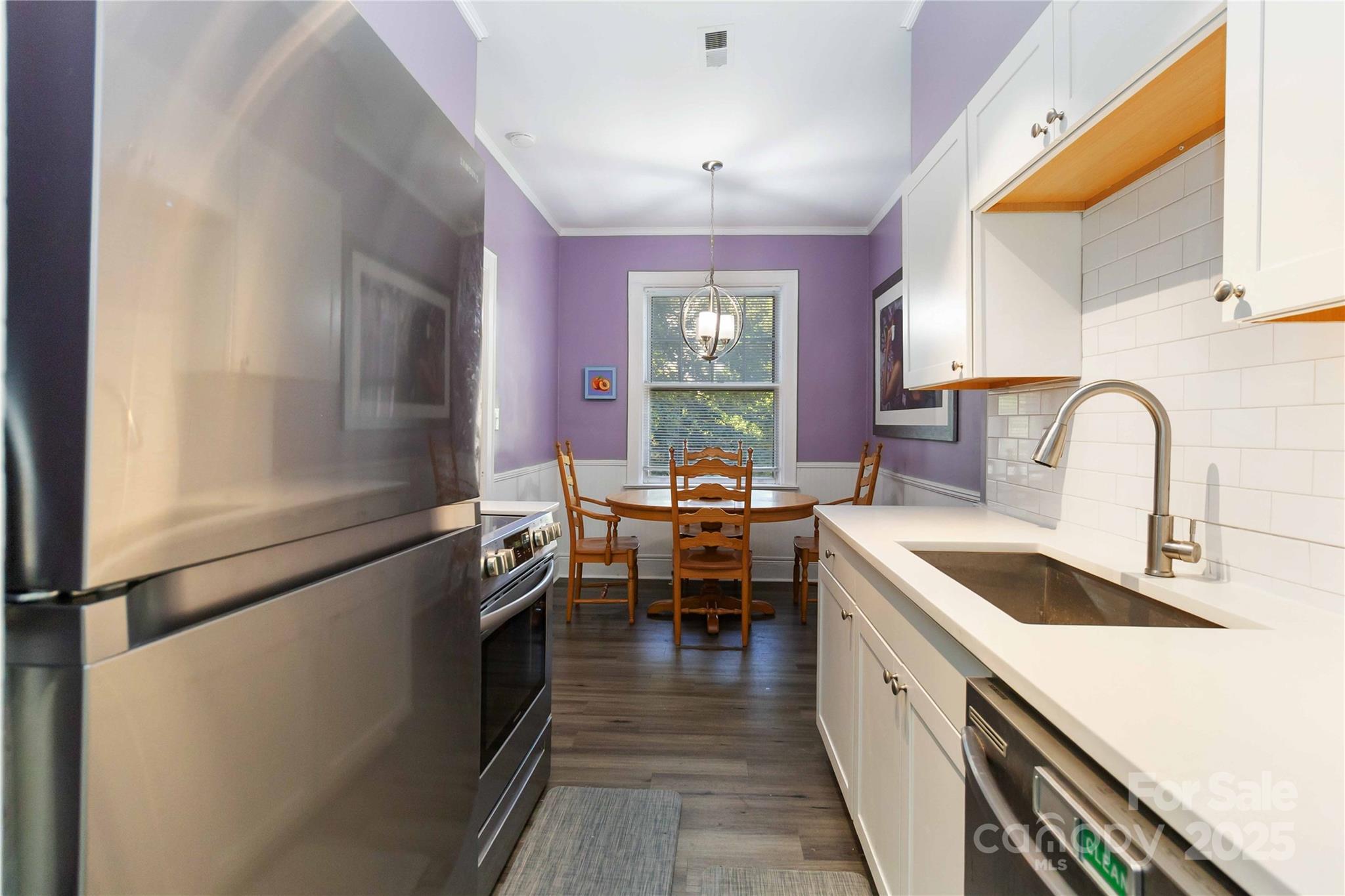 Photo 11 of 811 E Morehead Street6, Charlotte, NC