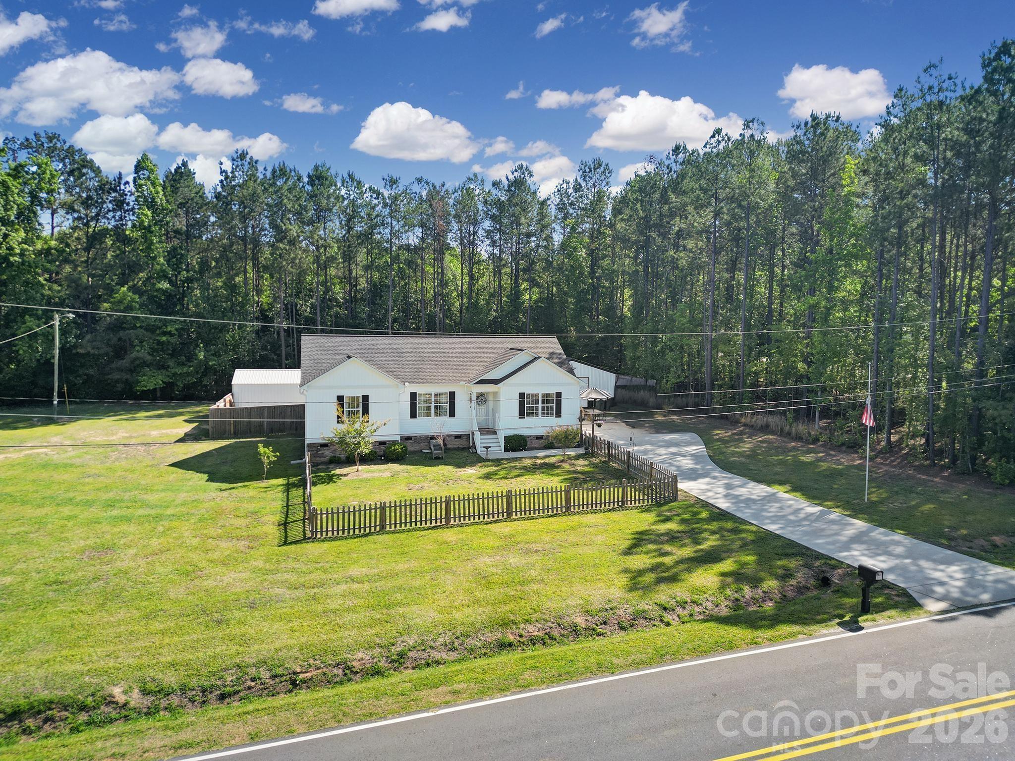 6724 Wylie Circle, Kershaw, SC - photo 3 of 29