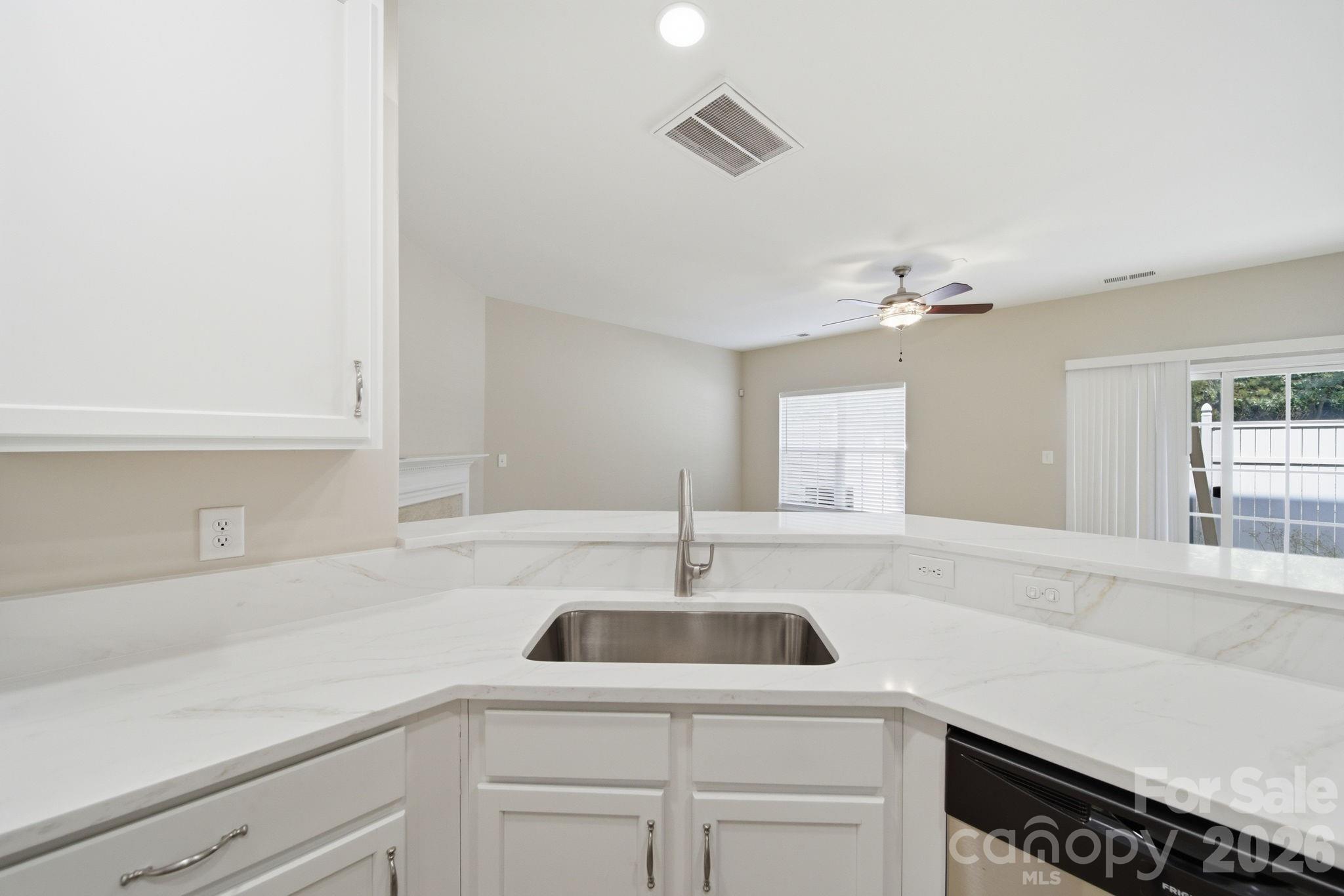 12429 Stratfield Place Circle, Pineville, NC - photo 12 of 38