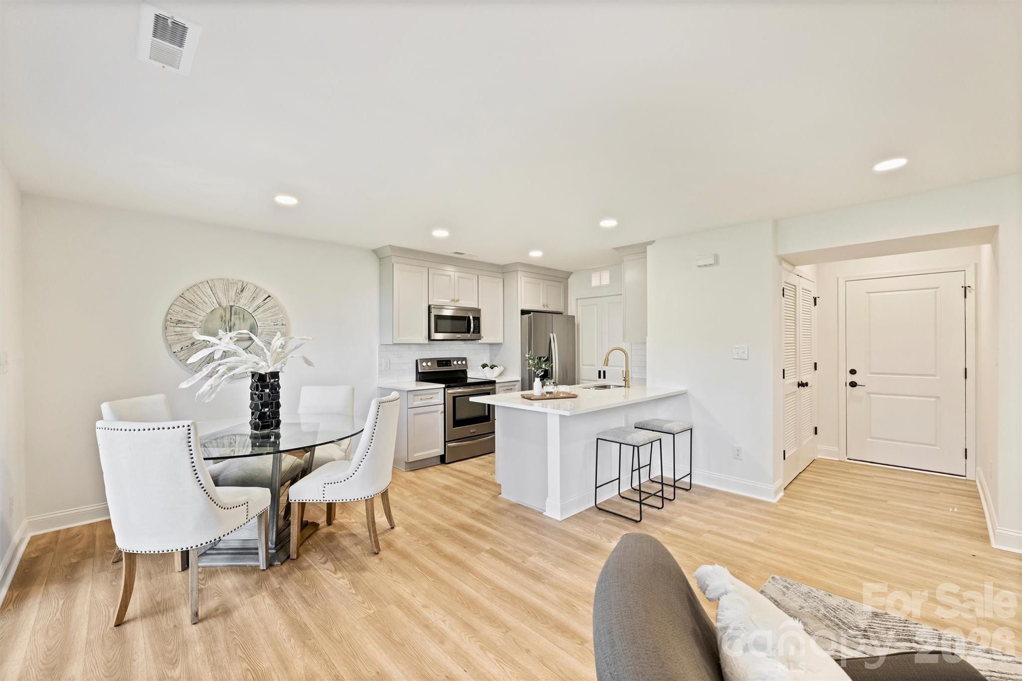 Photo 8 of 11141 Harrowfield Road, Charlotte, NC