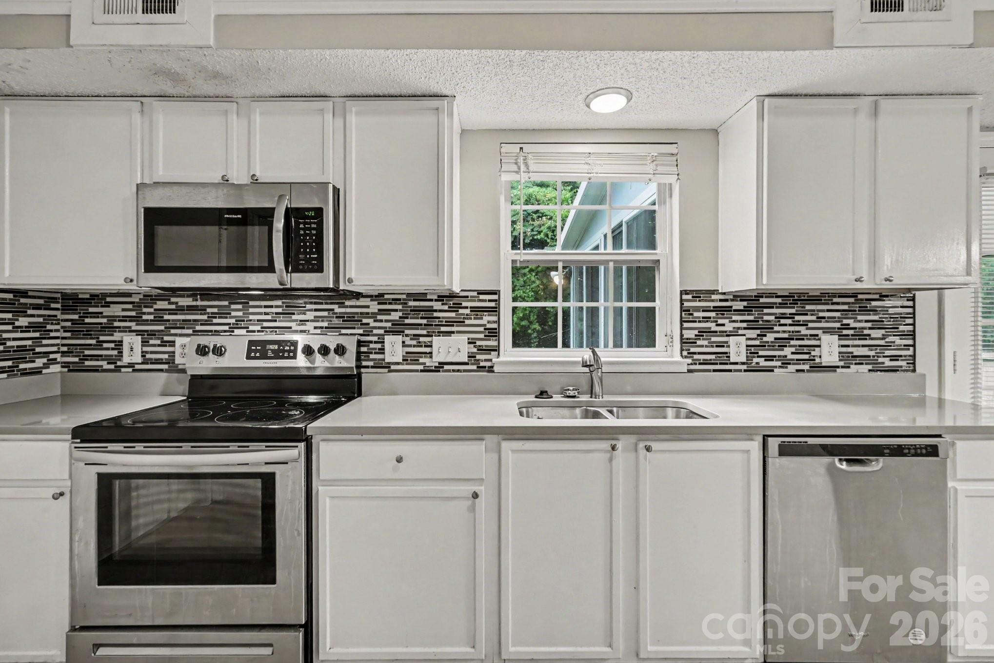 Photo 5 of 1029 Jordans Pond Lane, Charlotte, NC