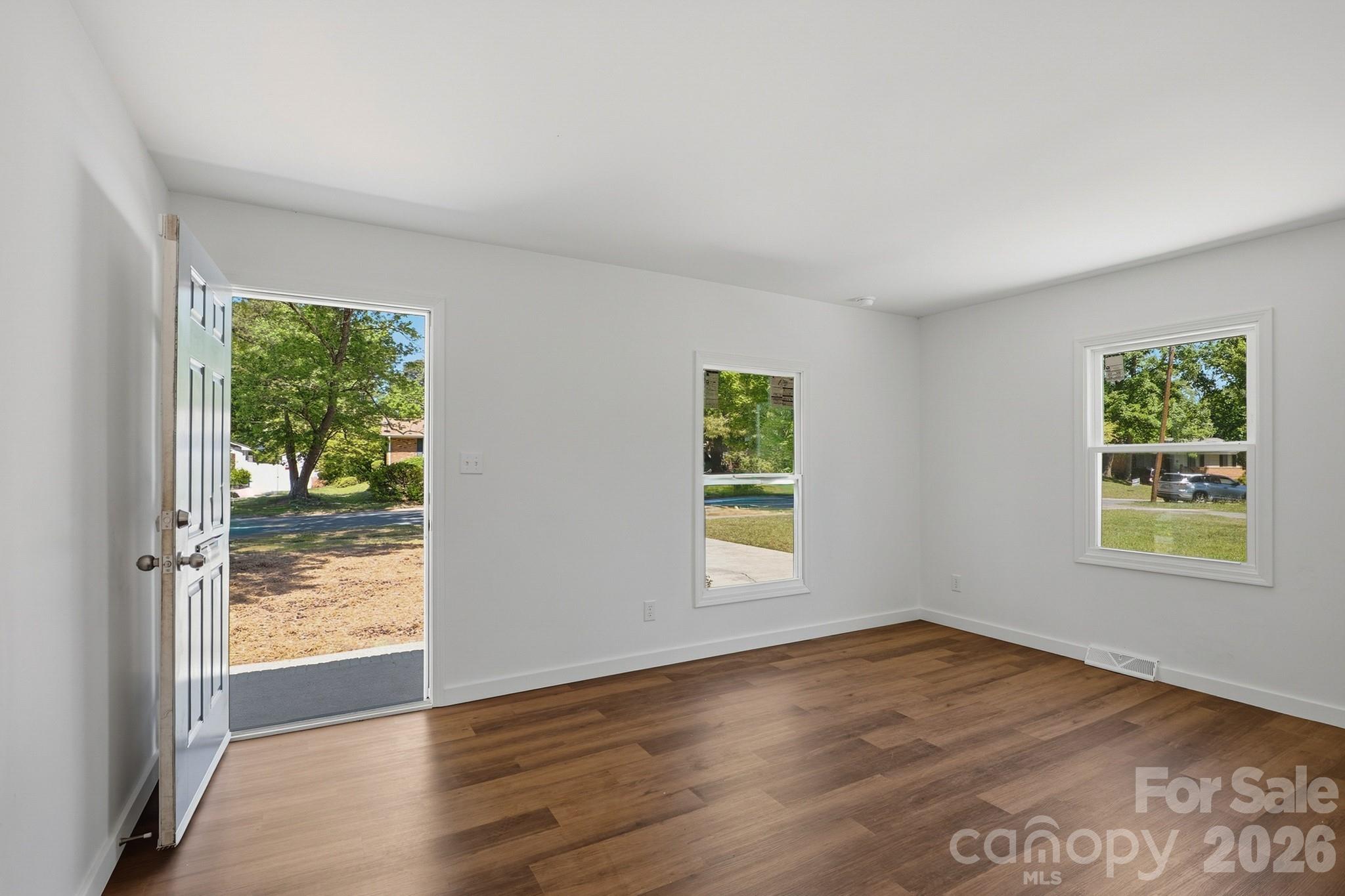 Photo 2 of 714 Bilmark Avenue, Charlotte, NC