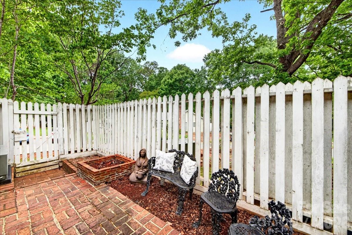 Photo 40 of 830 Sardis Cove Drive, Charlotte, NC