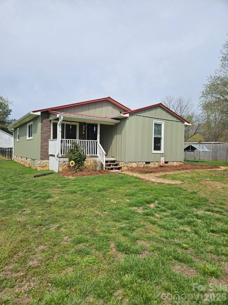 Photo 2 of 1372 Lucy Drive, Lincolnton, NC
