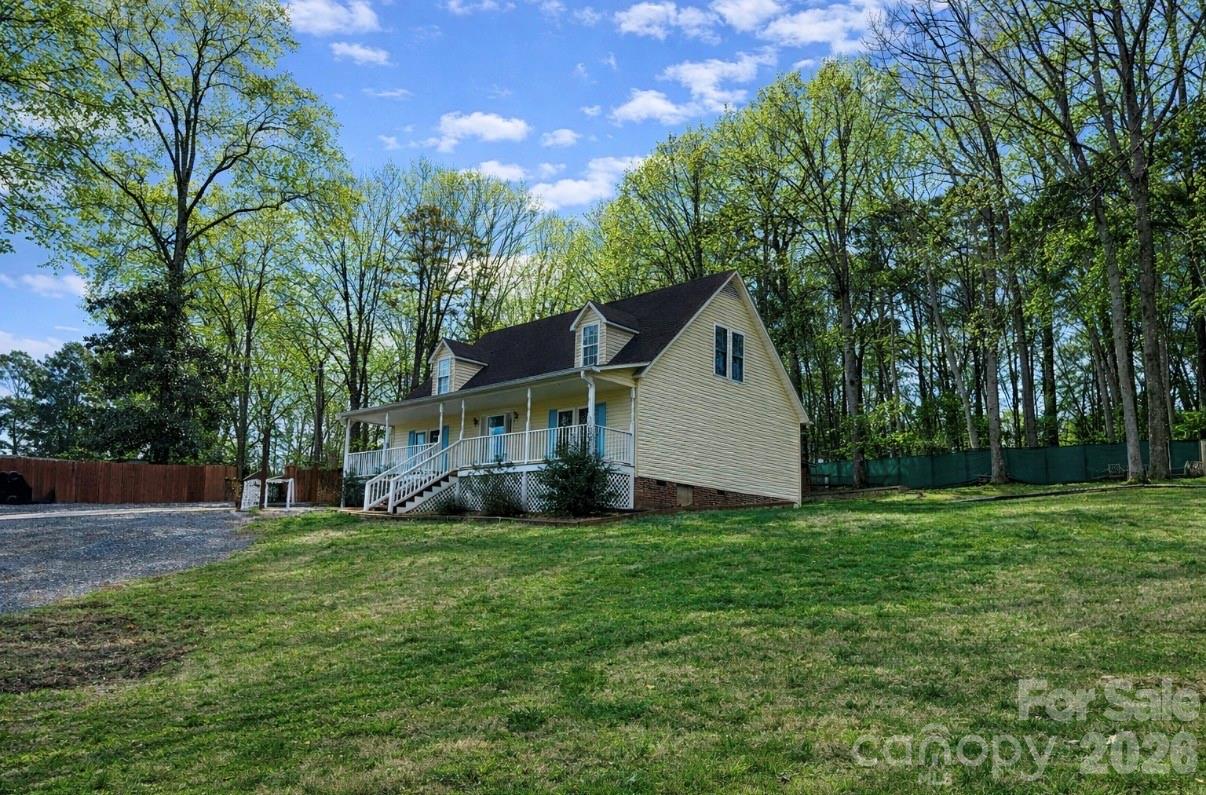Photo 3 of 805 Edgewater Drive, Belmont, NC