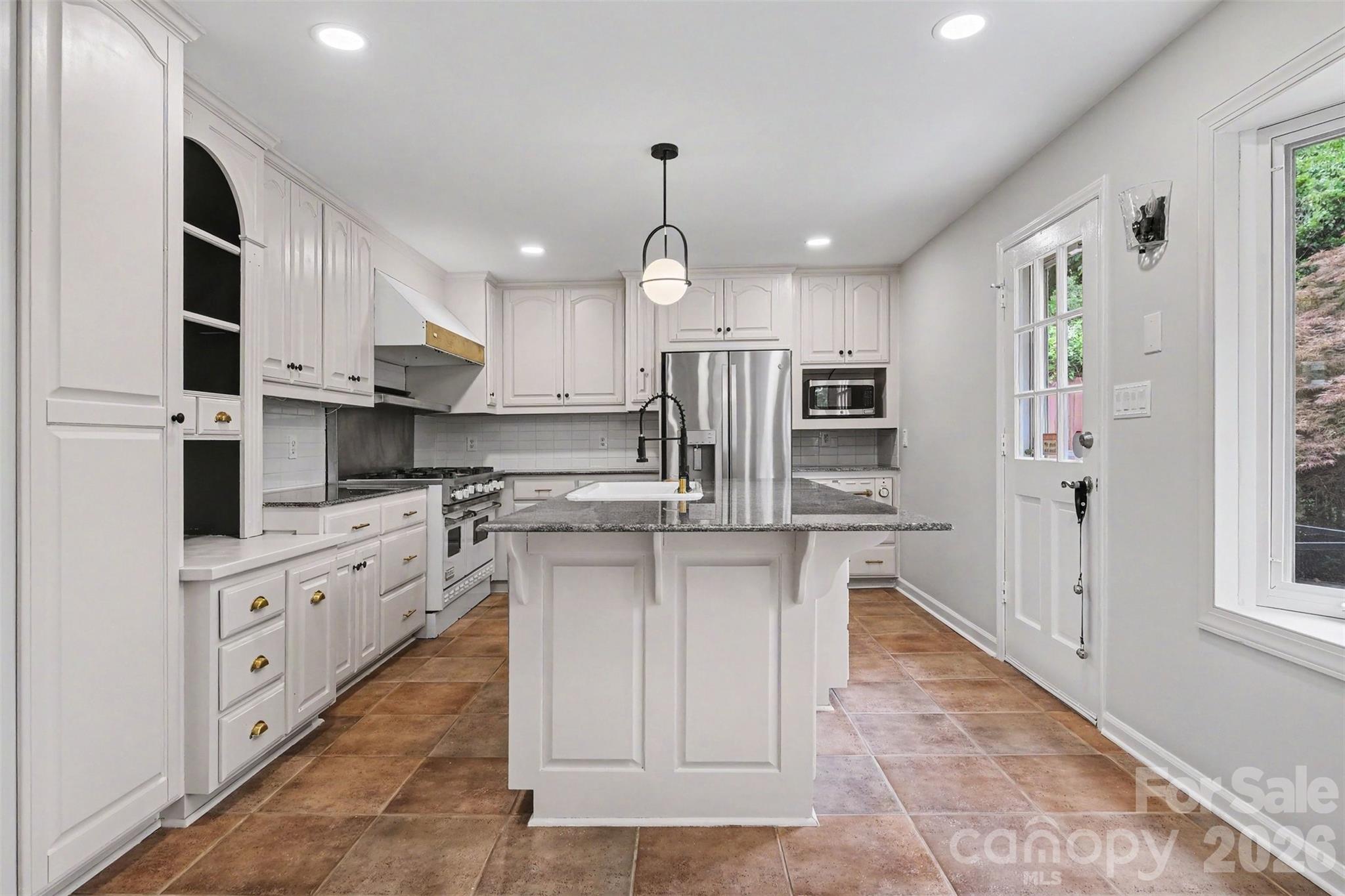 Home for sale at 1030 Mclaughlin Drive, Charlotte, NC — photo 14 of 33