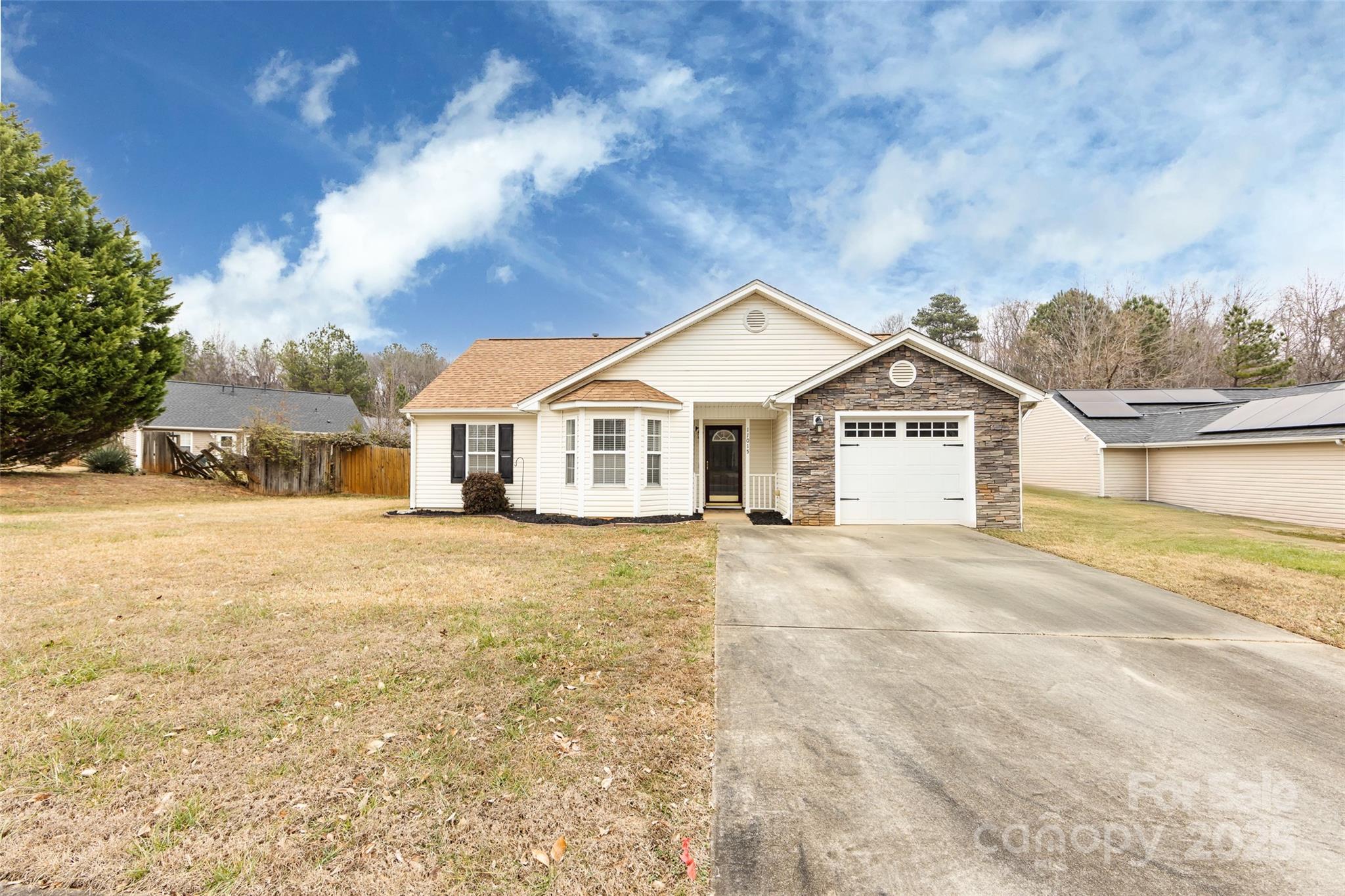 Photo 3 of 11015 Olde English Drive, Charlotte, NC