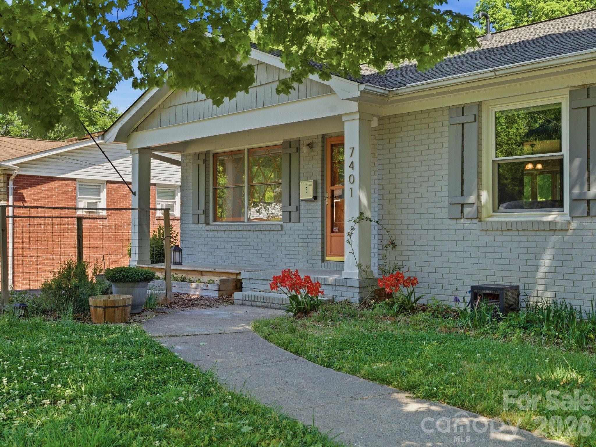 7401 Woodstream Drive, Charlotte, NC - photo 2 of 40