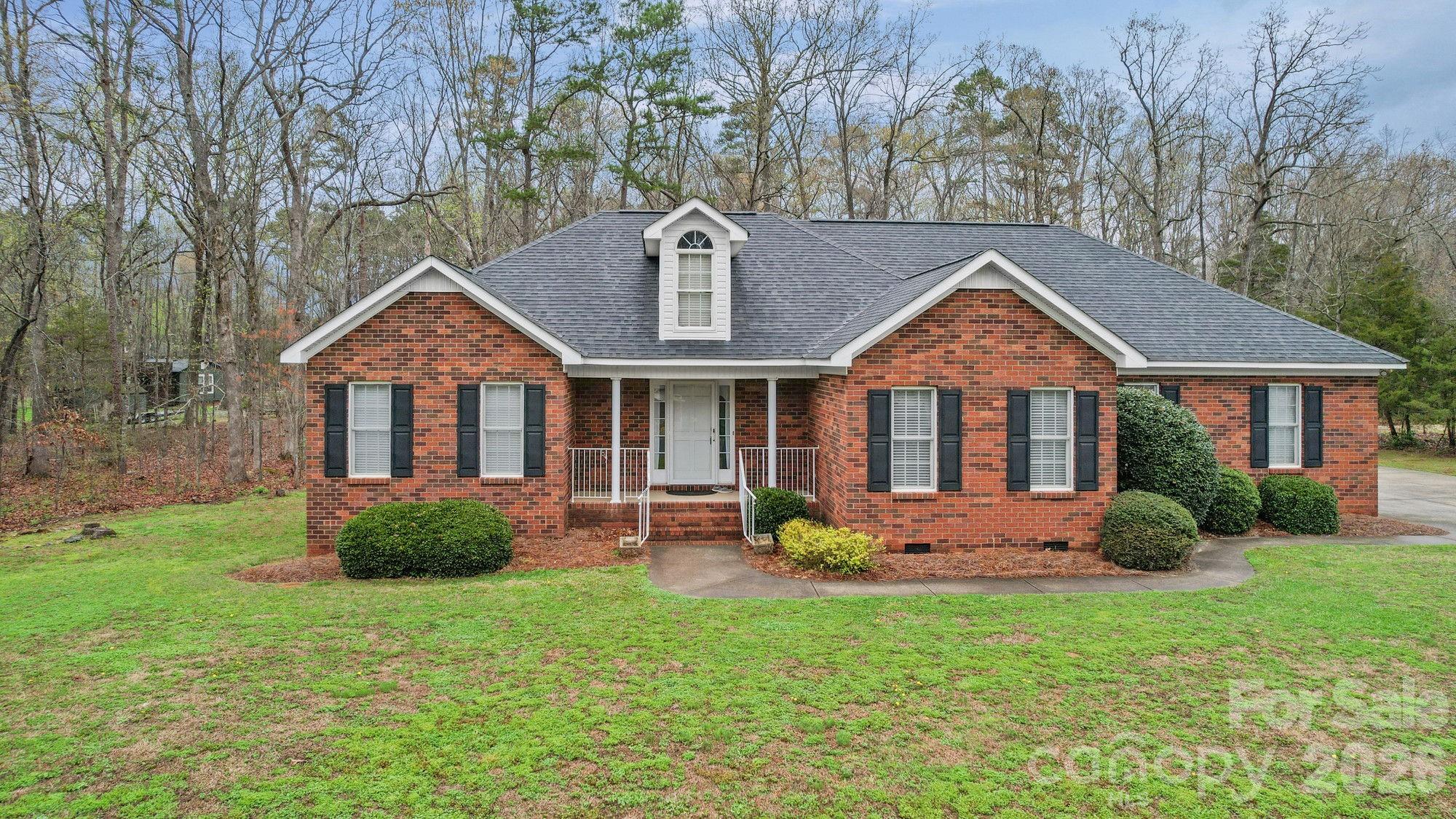 Photo 2 of 410 W Elm Street, Wingate, NC