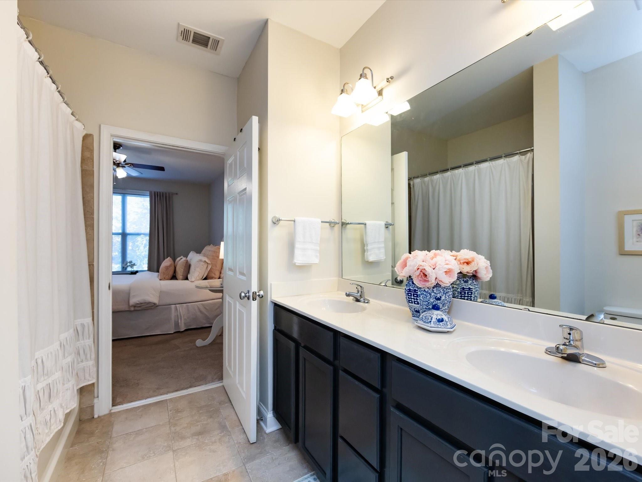 Photo 19 of 1000 E Woodlawn Road113, Charlotte, NC