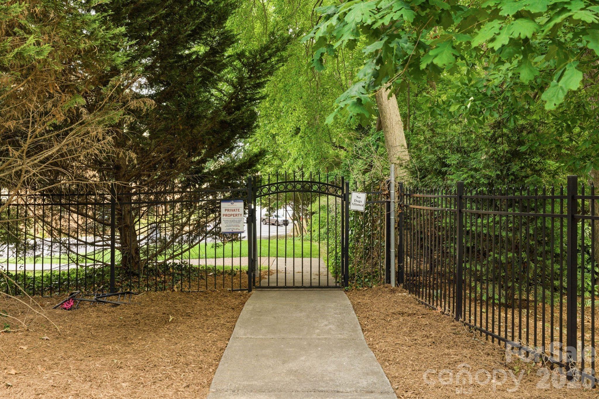 Photo 6 of 400 Glen Oaks Road, Charlotte, NC