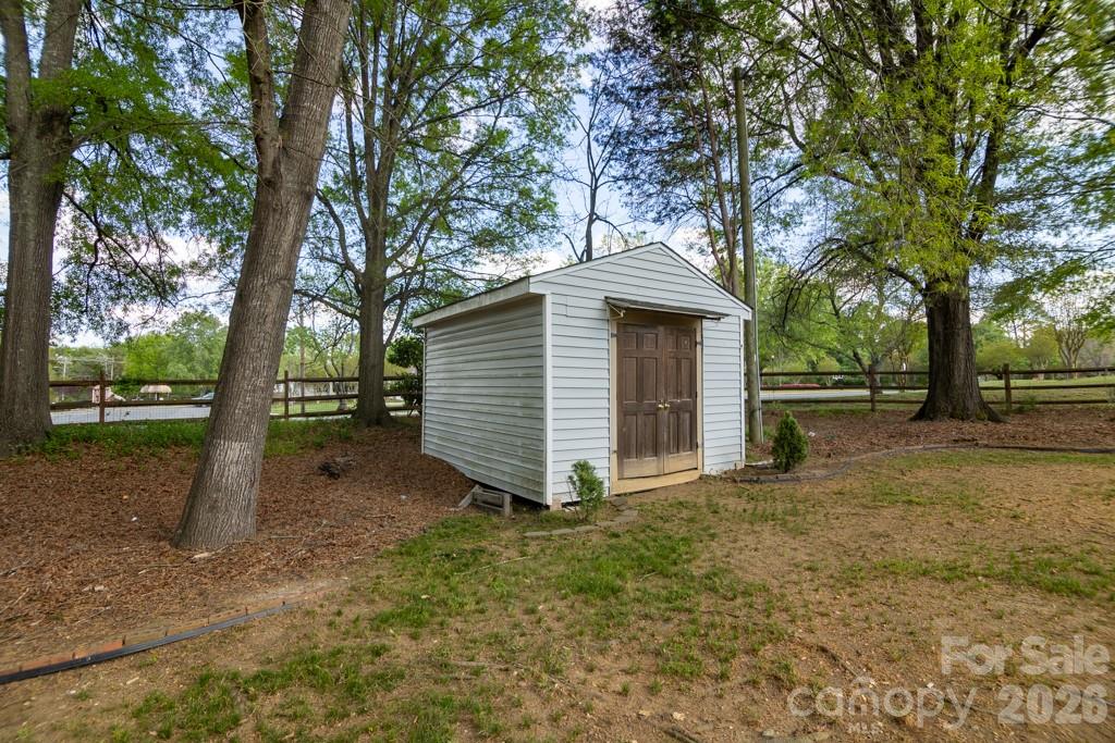 Photo 11 of 2232 Lawton Bluff Road, Charlotte, NC