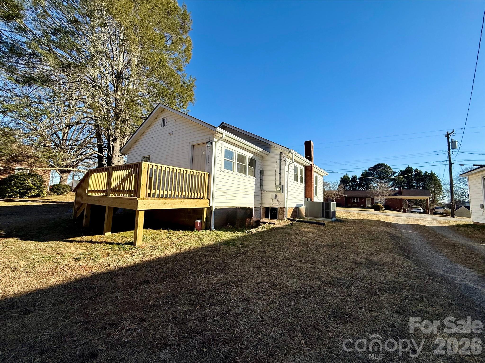 Photo 3 of 438 Pop Davis Road, Taylorsville, NC