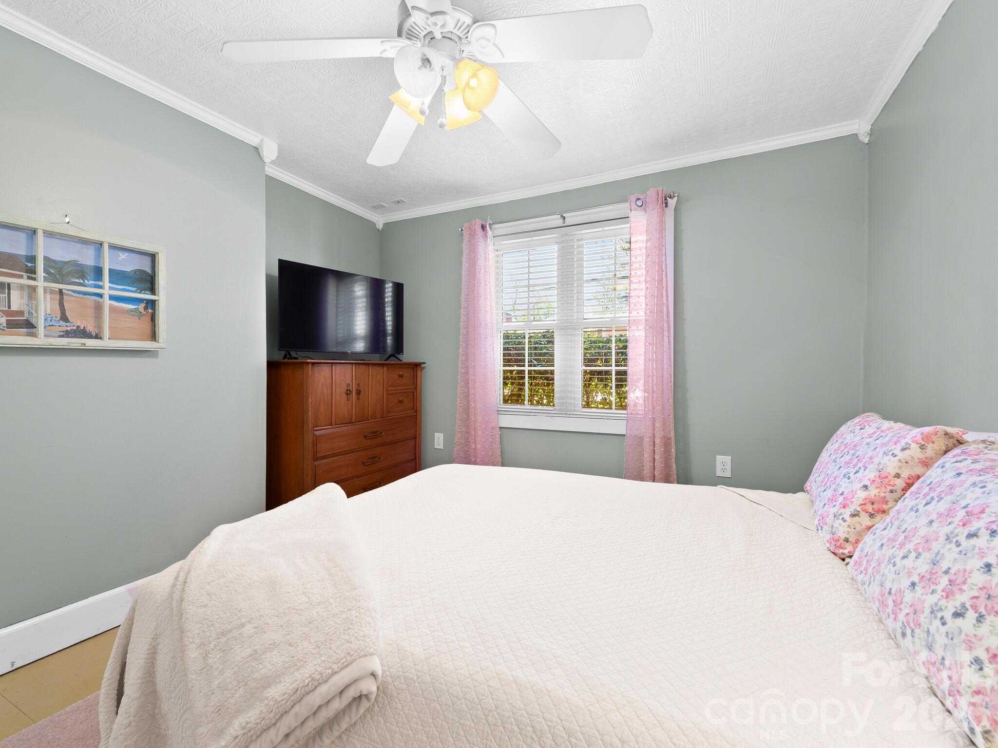 Home for sale at 1614 Ridgewood Boulevard, Hendersonville, NC — photo 25 of 40