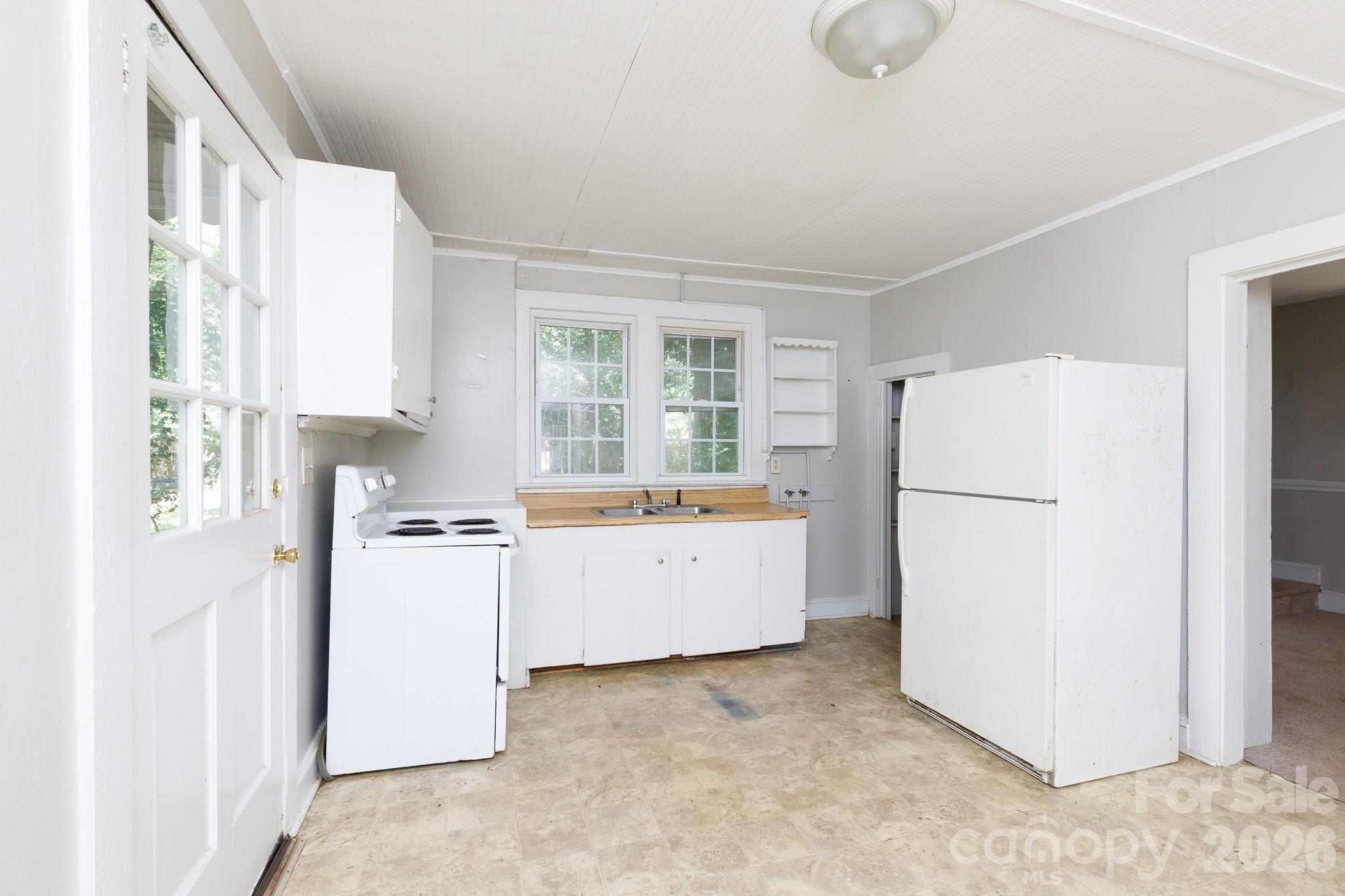 Photo 4 of 3516 Eastway Drive, Charlotte, NC