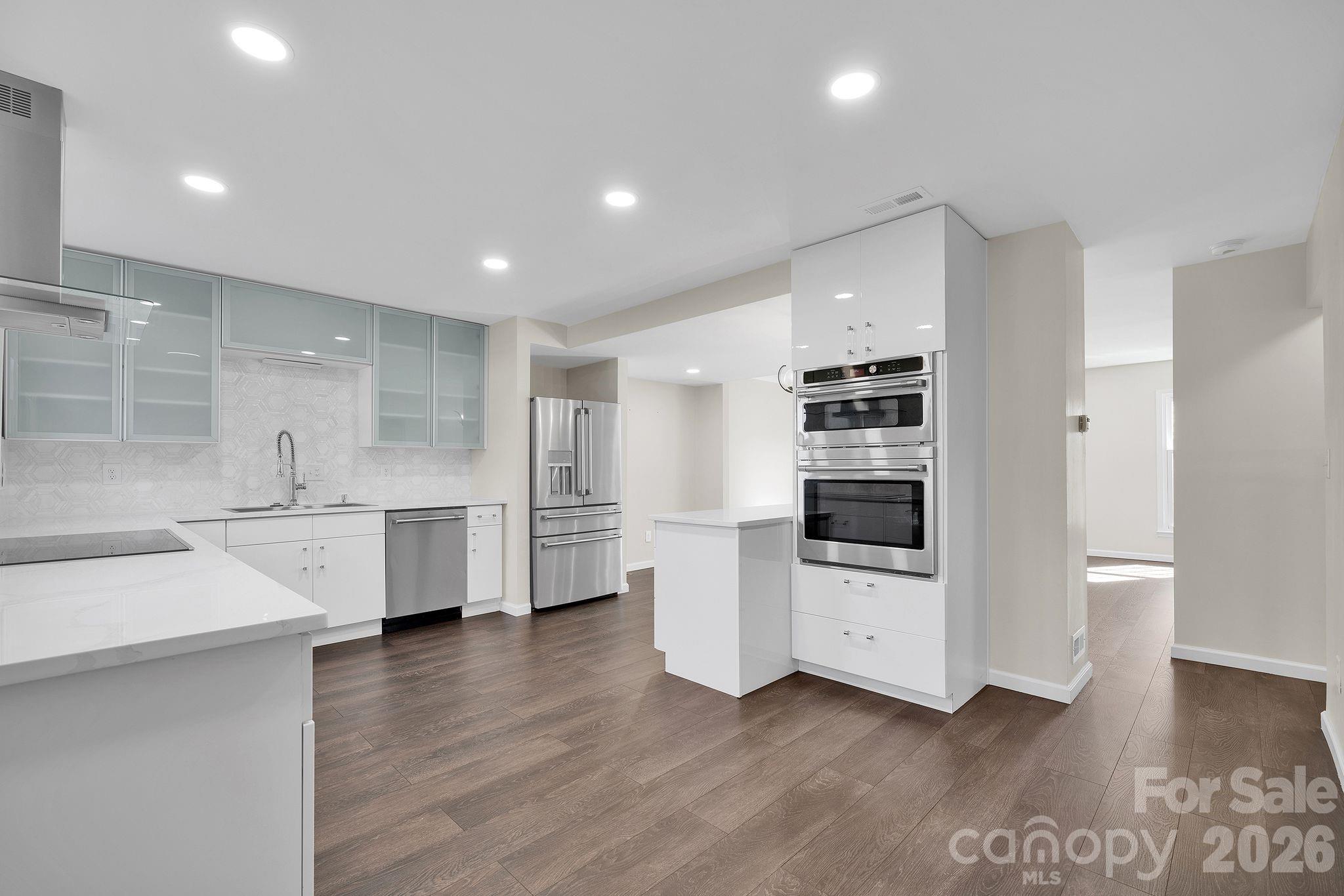 Photo 2 of 8308 Knights Bridge Road, Charlotte, NC