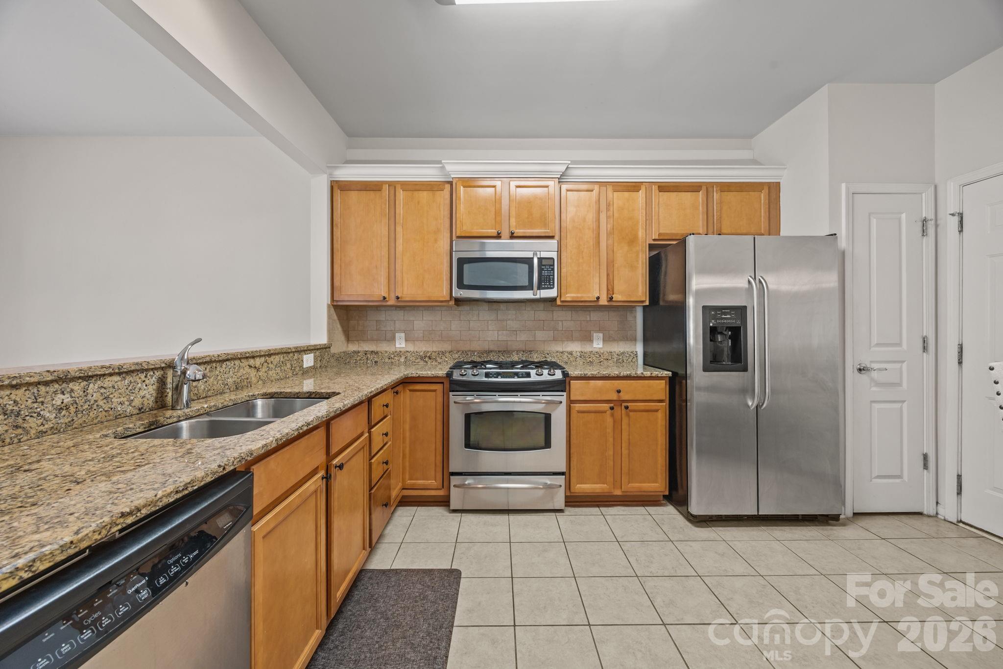 Photo 4 of 16706 Whitekirk Place, Charlotte, NC