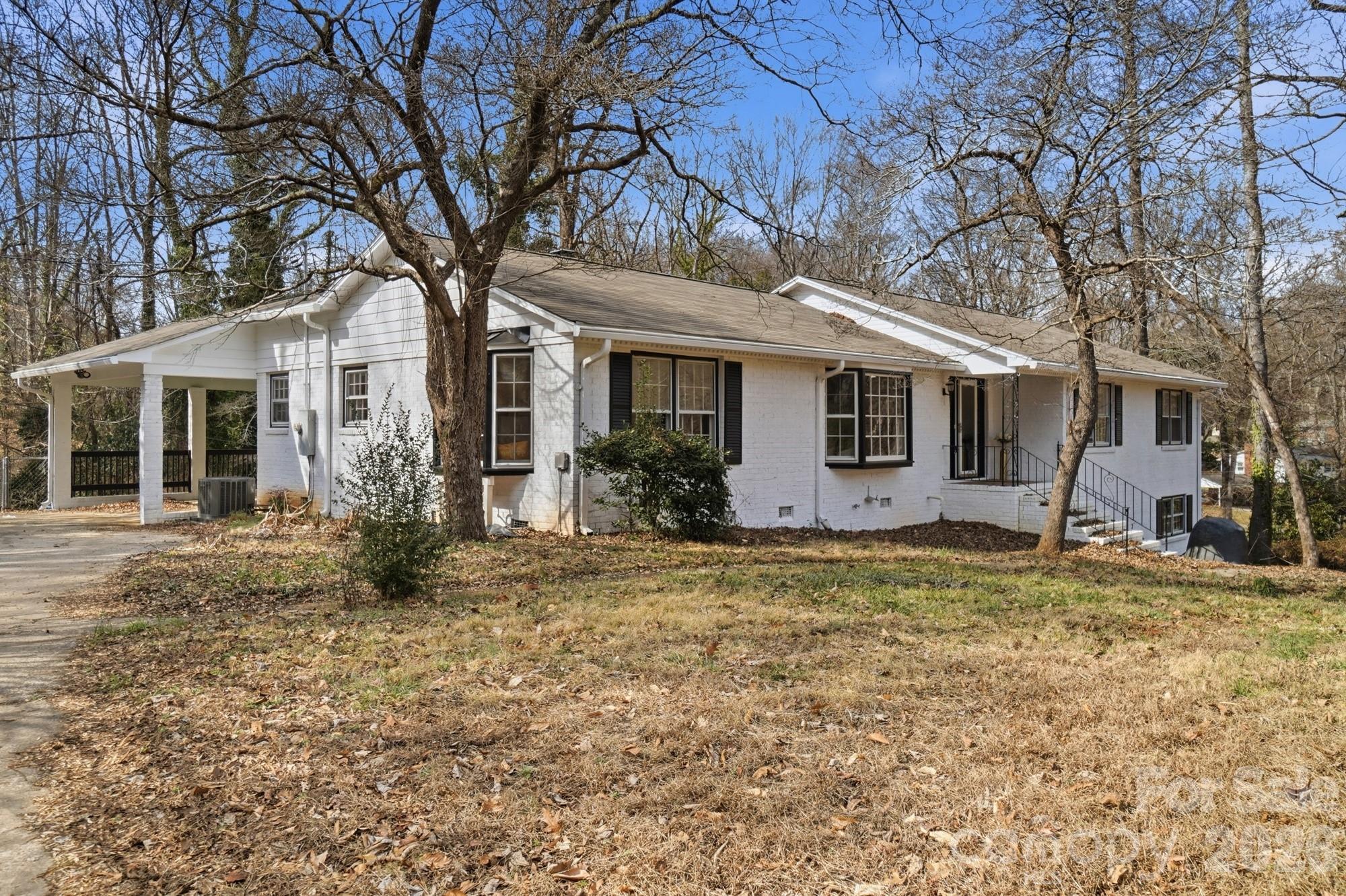 Home for sale at 6803 Pencade Lane, Charlotte, NC — photo 1 of 33