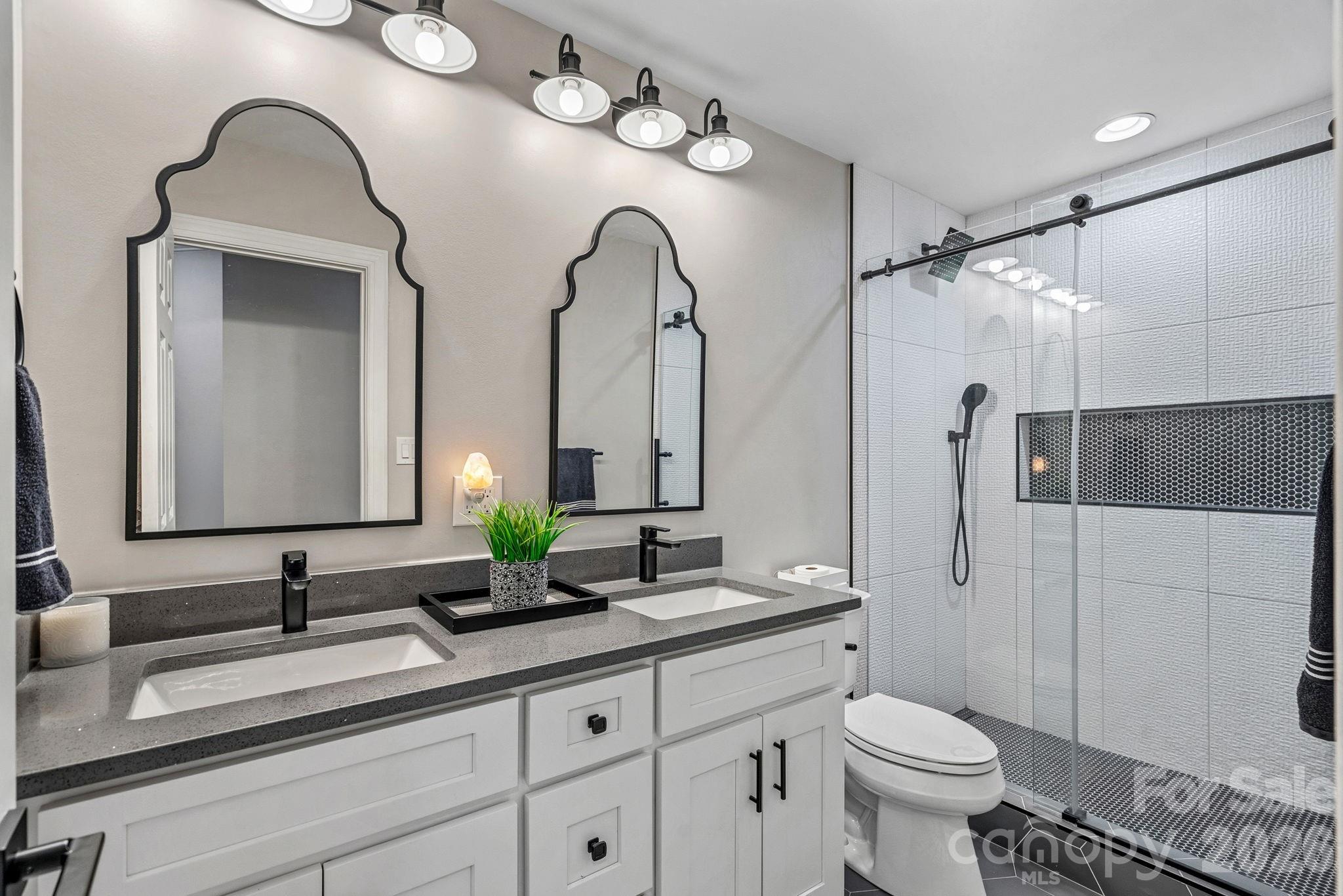 Photo 23 of 5634 Camelot Drive, Charlotte, NC