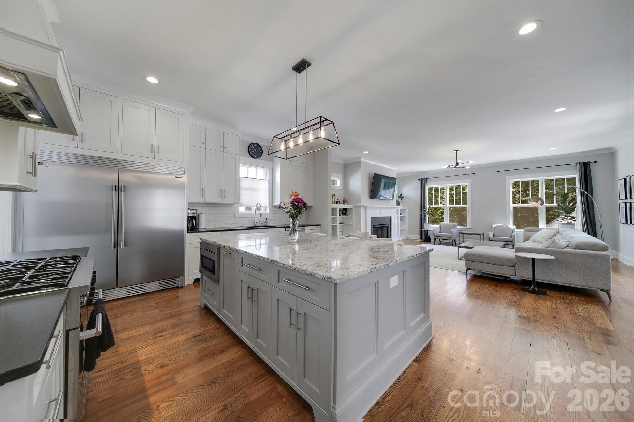 Home for sale at 3015 Commonwealth Avenue, Charlotte, NC — photo 6 of 33