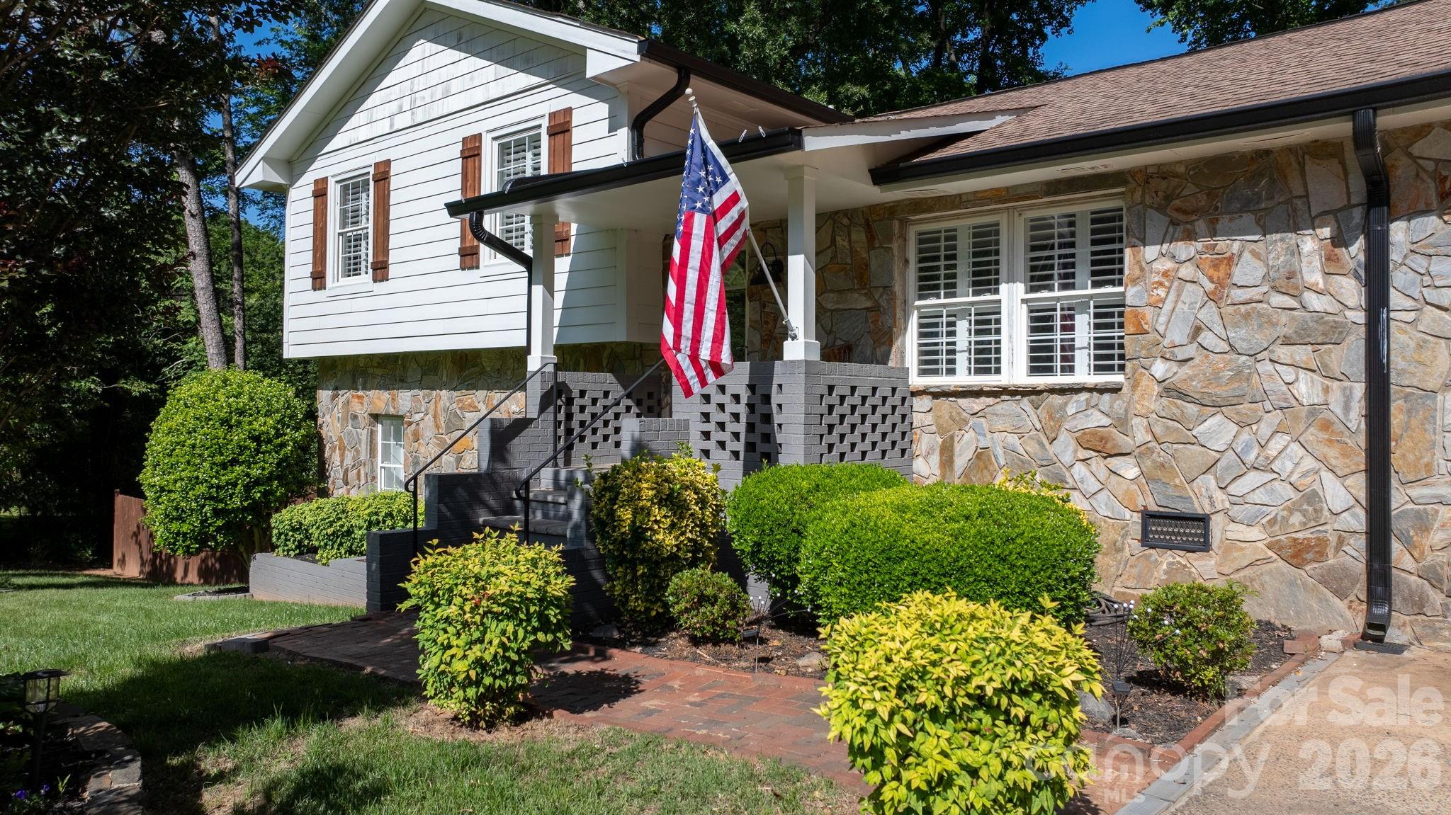 14214 Honeysuckle Ridge Drive, Matthews, NC - photo 2 of 47