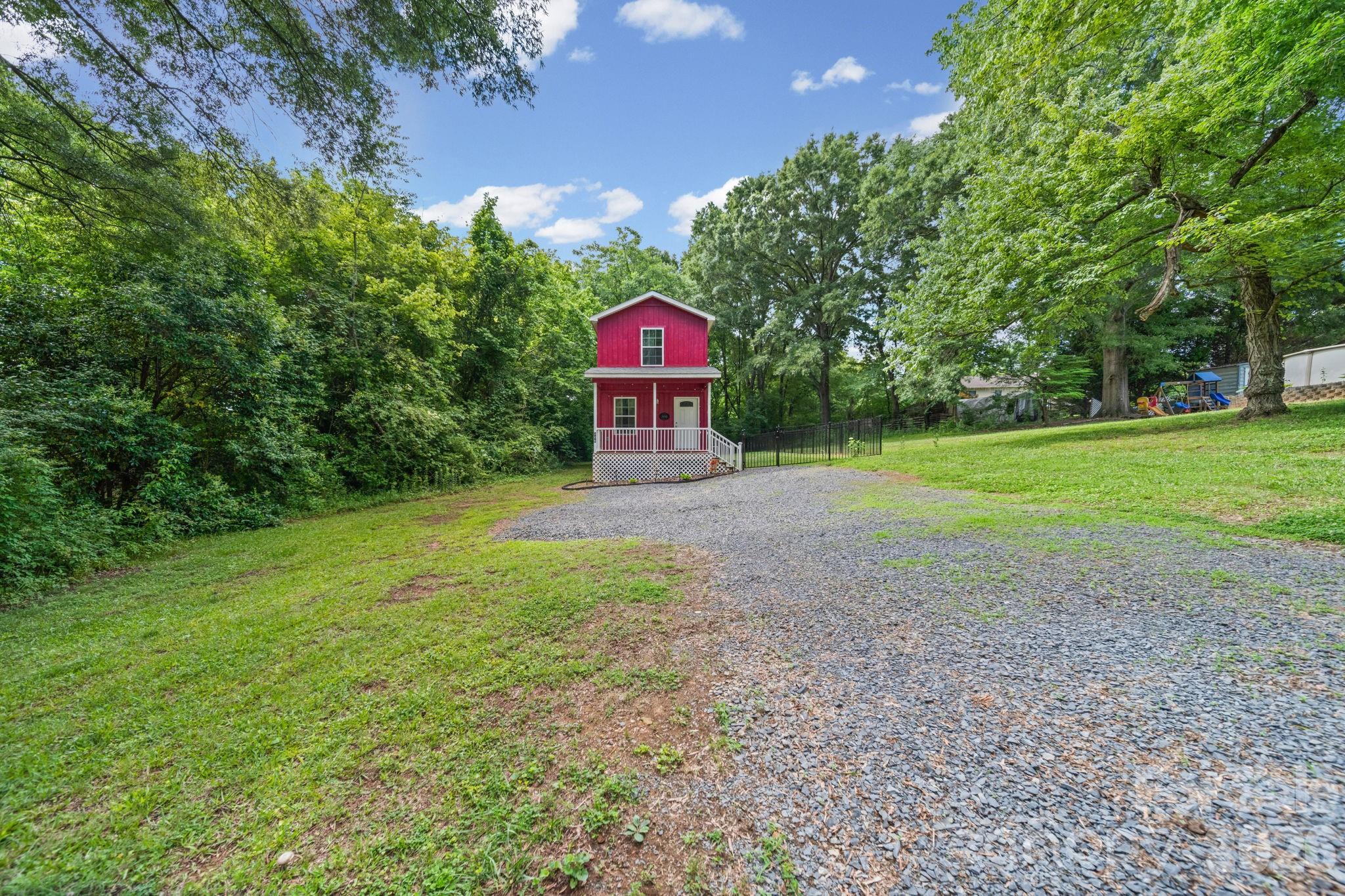 Home for sale at 308 E 10th Street, Oakboro, NC — photo 4 of 32