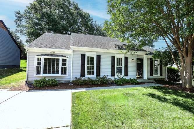 14011 Eden Court, Pineville, NC - photo 3 of 33