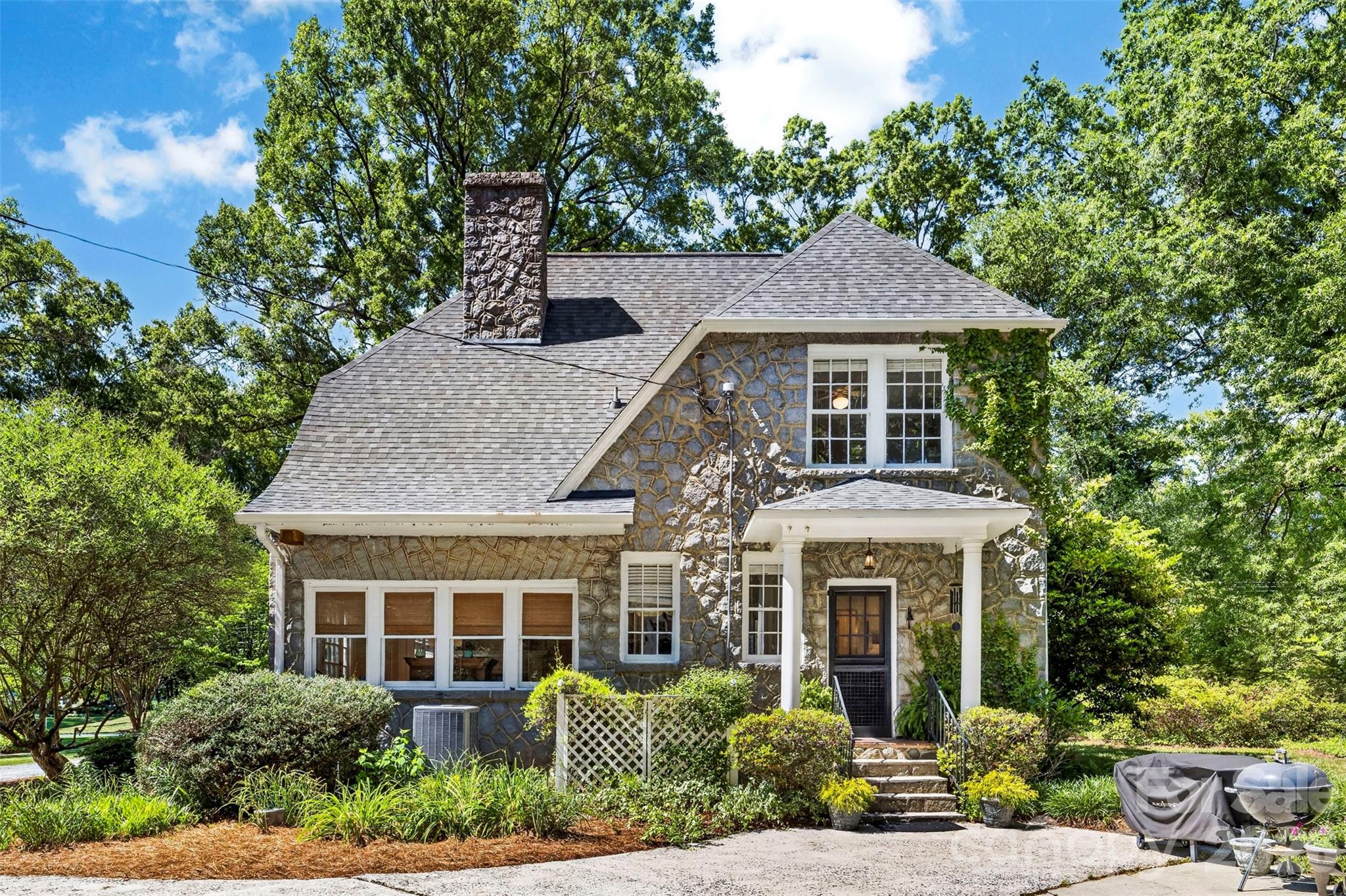 Photo 2 of 1211 S Belvedere Avenue, Gastonia, NC