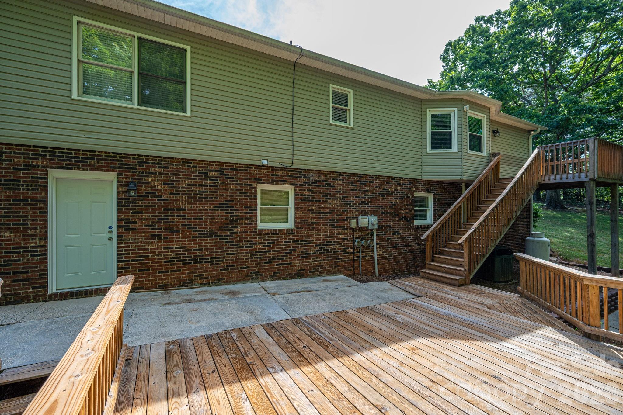 6097 Tuckborough Road, Hickory, NC - photo 38 of 48