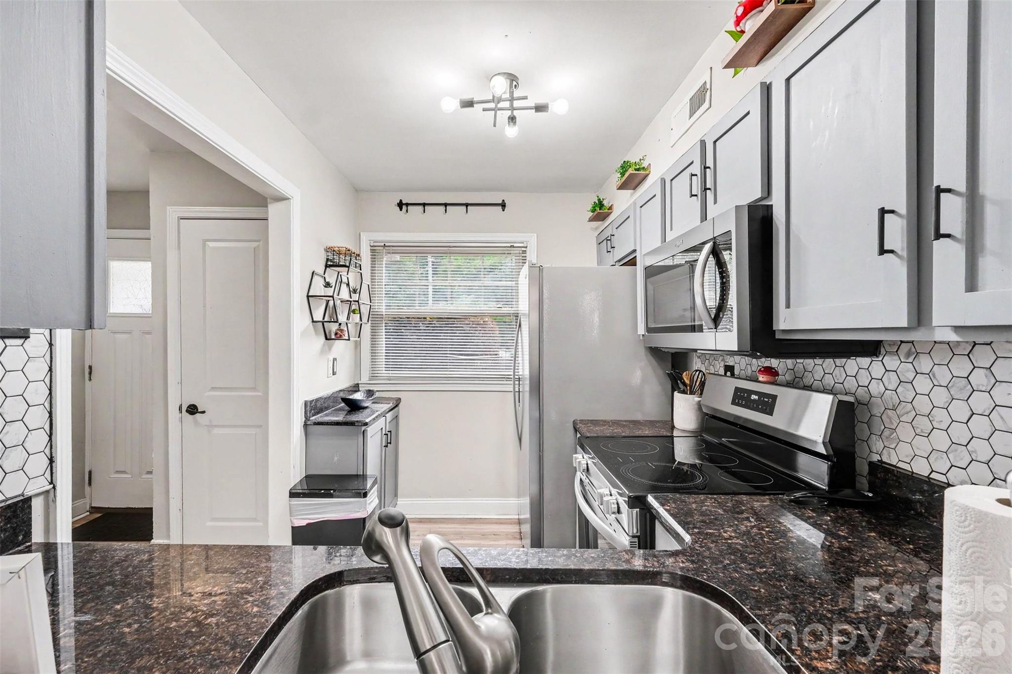 Photo 7 of 1201 Green Oaks Lane, Charlotte, NC