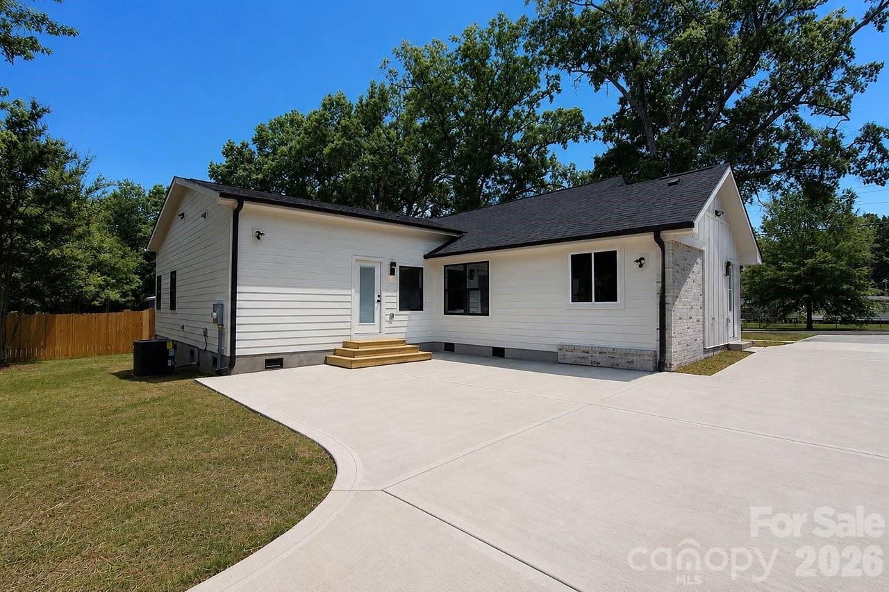 Photo 34 of 409 Scaleybark Road, Charlotte, NC