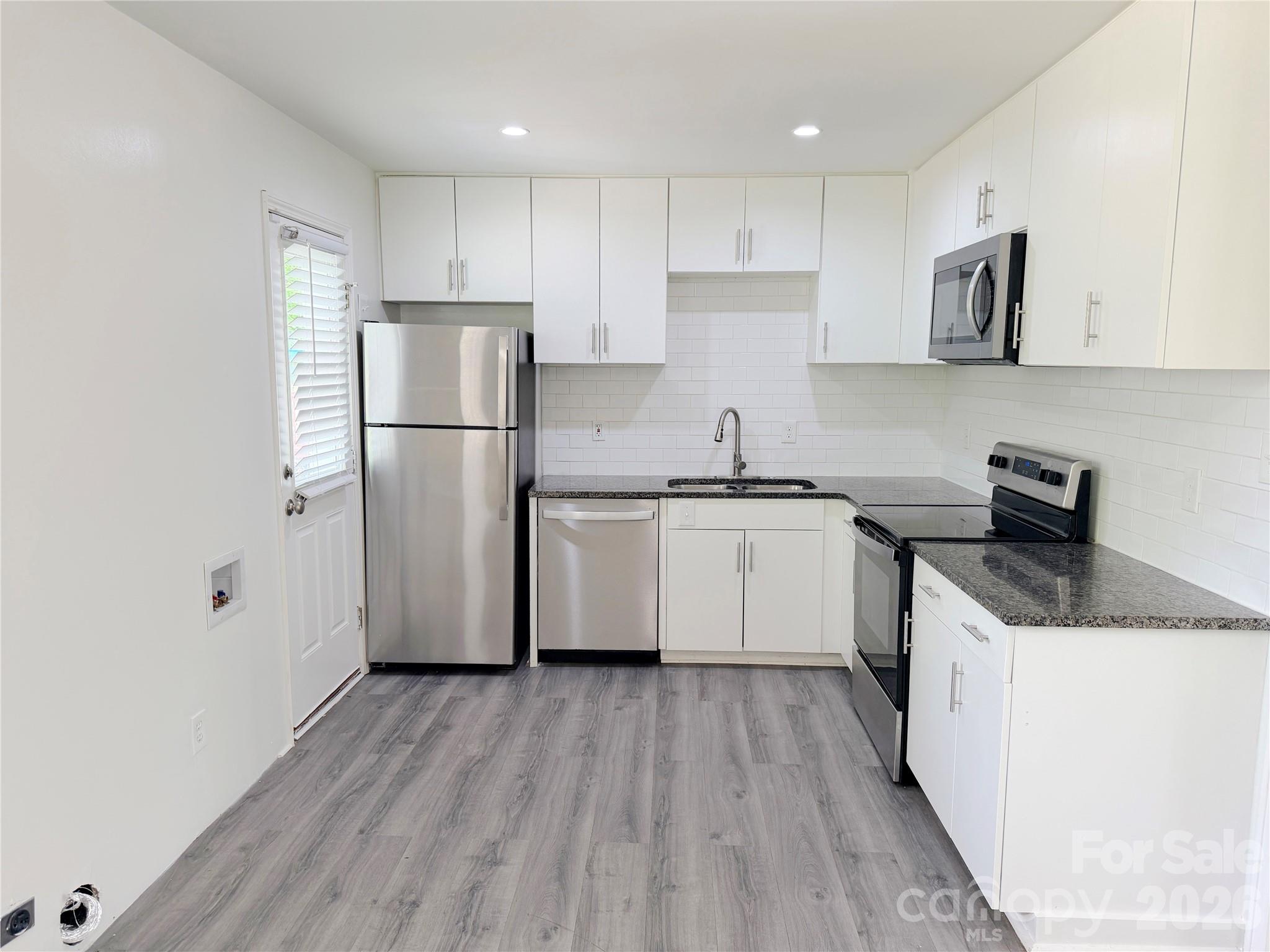 9209 Edgevale Drive, Charlotte, NC - photo 10 of 34
