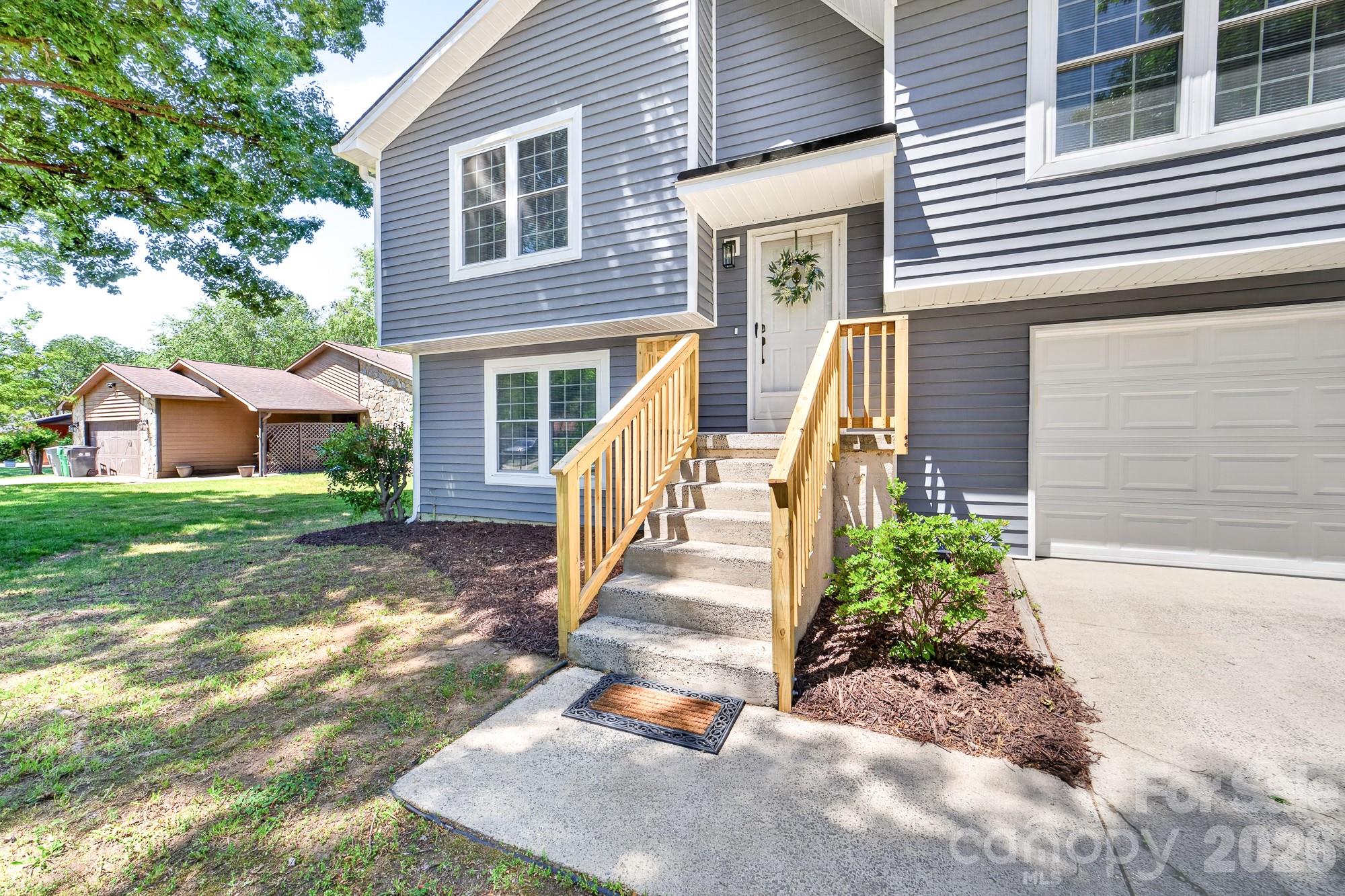 Photo 2 of 10730 Coachman Circle, Charlotte, NC