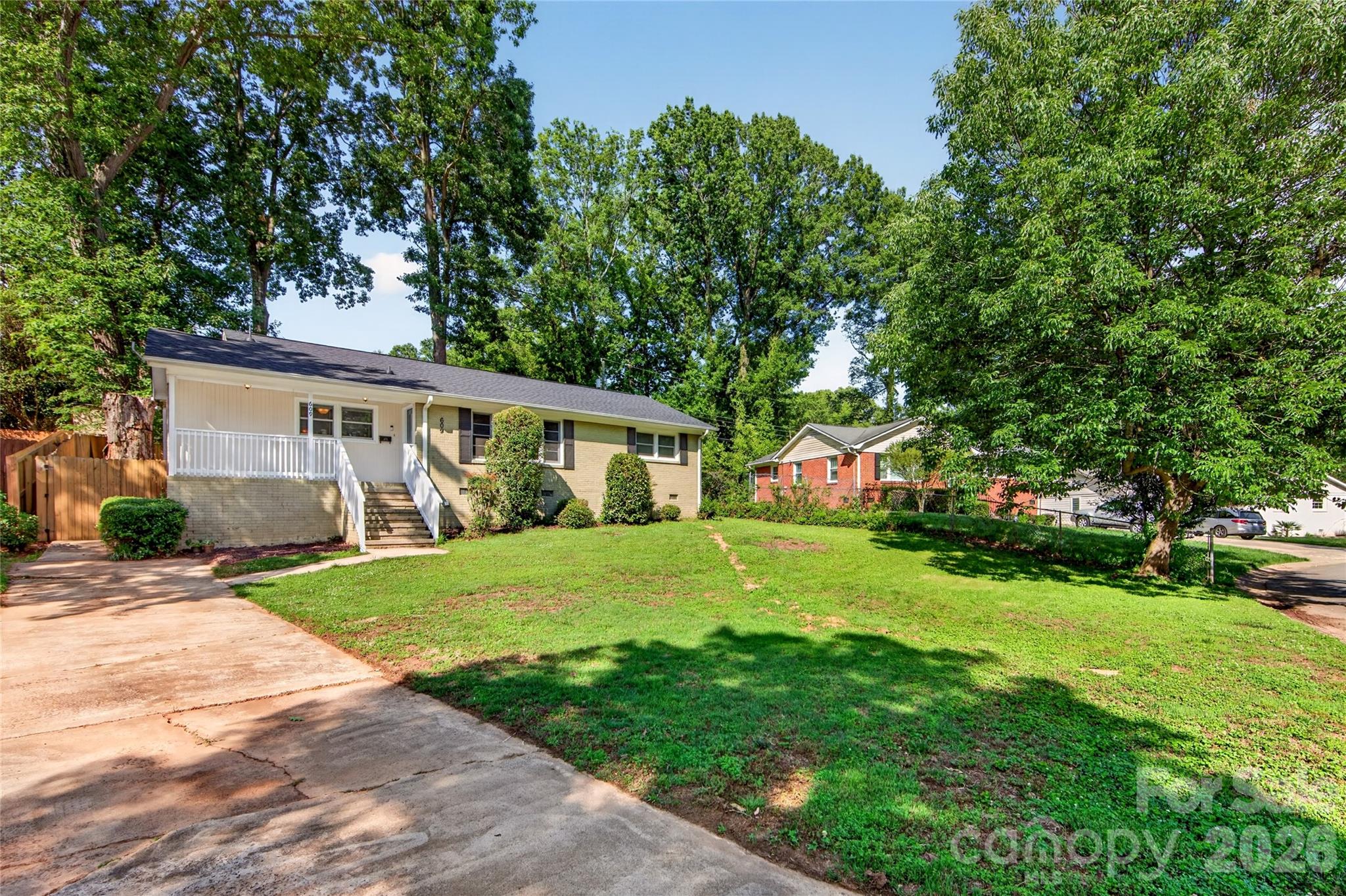Photo 3 of 609 Kenlough Drive, Charlotte, NC