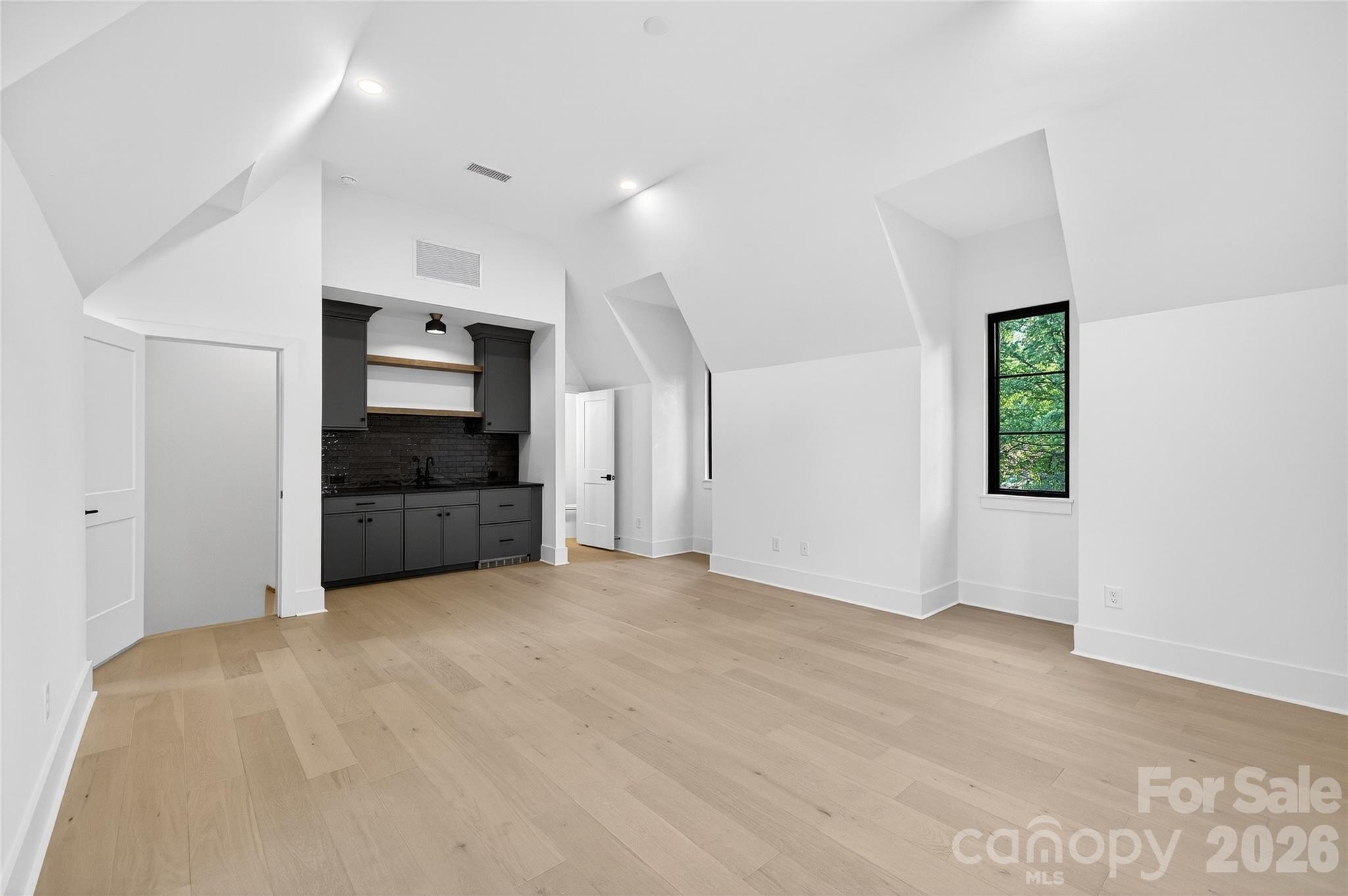 Photo 33 of 1209 Meadowood Lane, Charlotte, NC