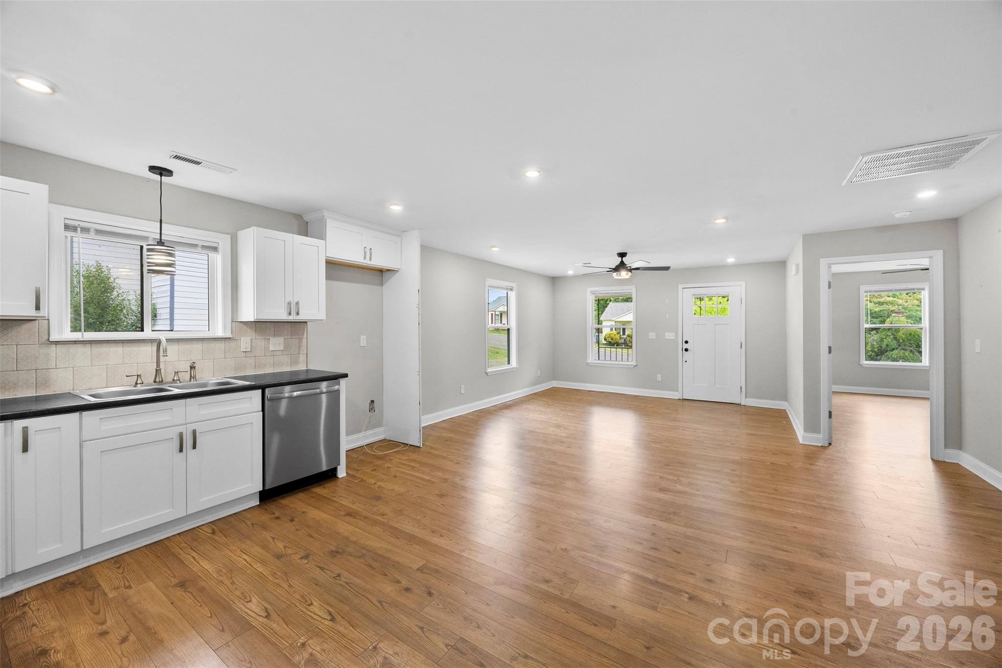 306 E Parker Street, Kings Mountain, NC - photo 5 of 25