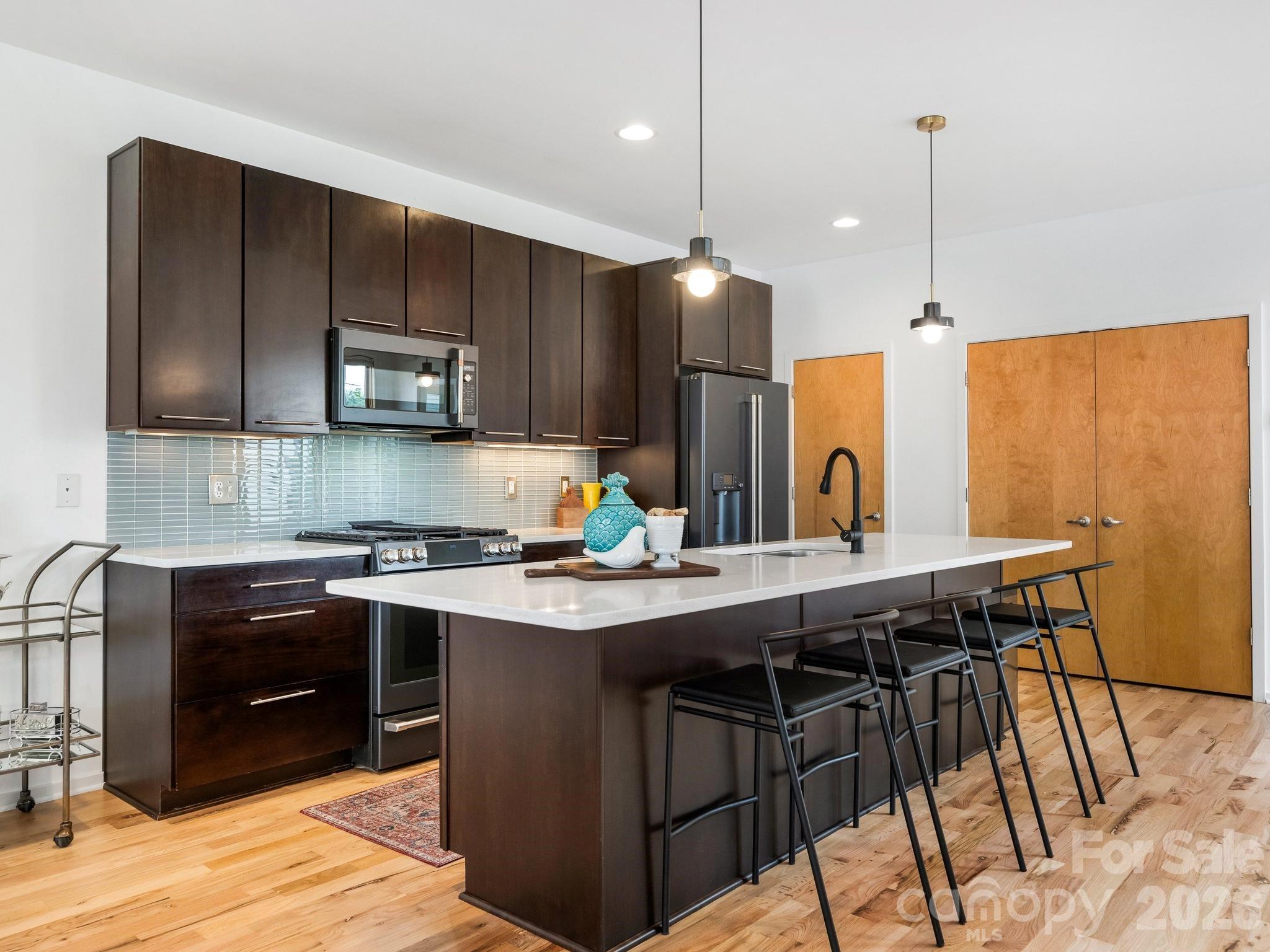 Photo 9 of 915 Westbrook Drive, Charlotte, NC