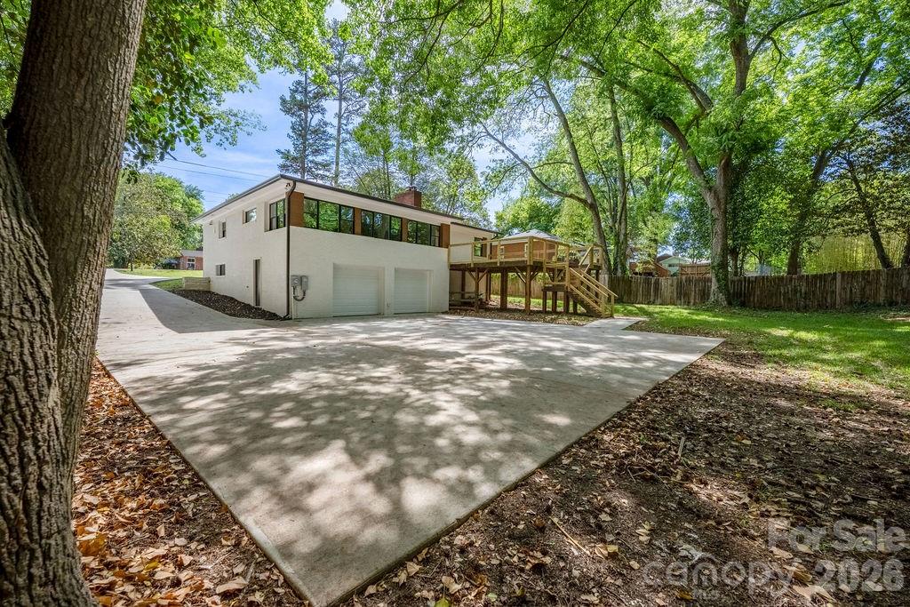 911 E Woodlawn Road, Charlotte, NC - photo 44 of 47