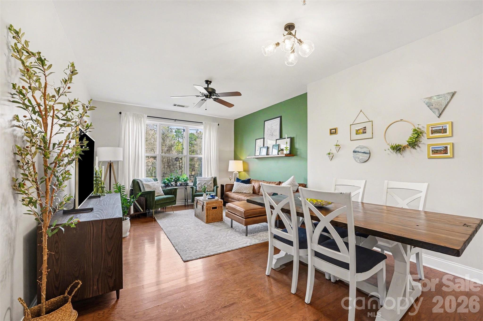 Photo 2 of 1000 E Woodlawn Road111, Charlotte, NC