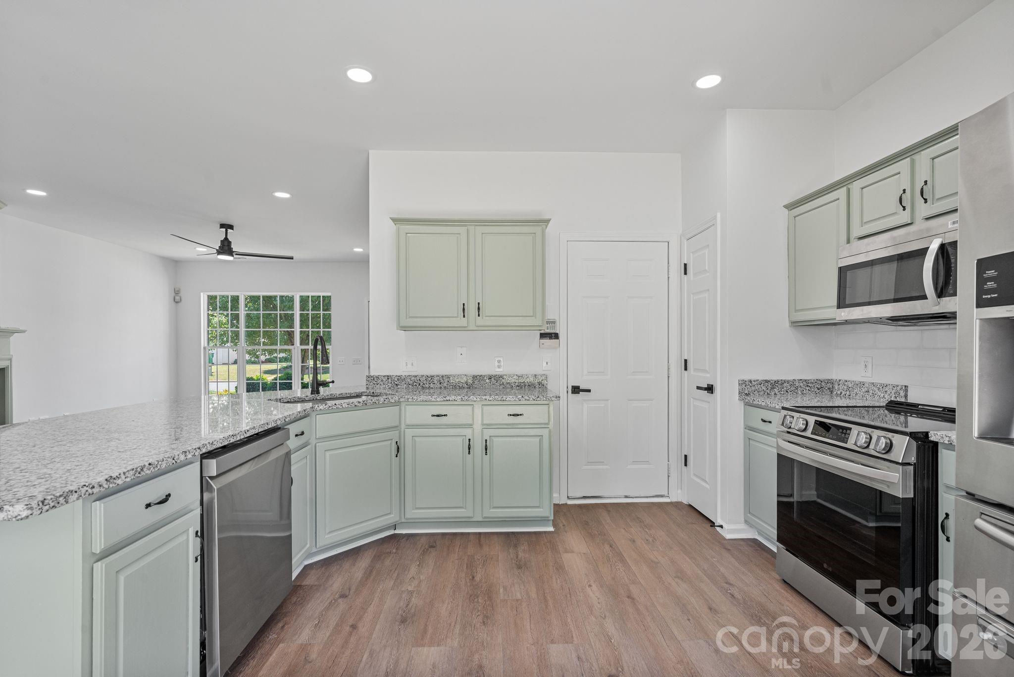 Photo 20 of 10410 Roundleaf Drive, Charlotte, NC